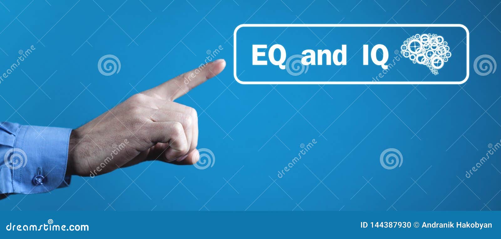 M?o Masculina Que Aponta a Palavra De Eq E De Iq Foto de Stock - Imagem ...