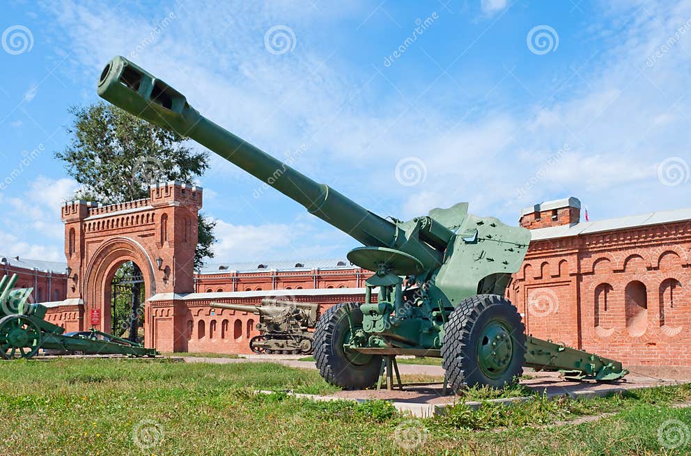 M1955 (D-20) gun-howitzer editorial stock photo. Image of cloud - 24084053