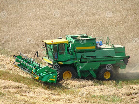 Maaimachine redactionele stock foto. Image of godvruchtig - 1196848