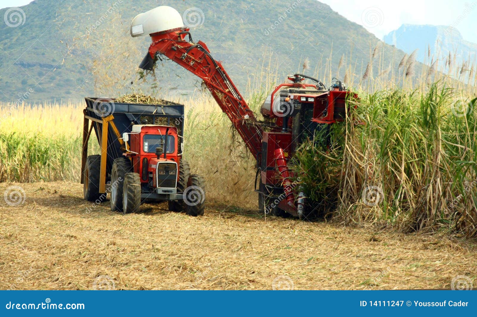 Maaimachine stock afbeelding. Image of trekker, mechanisatie - 14111247