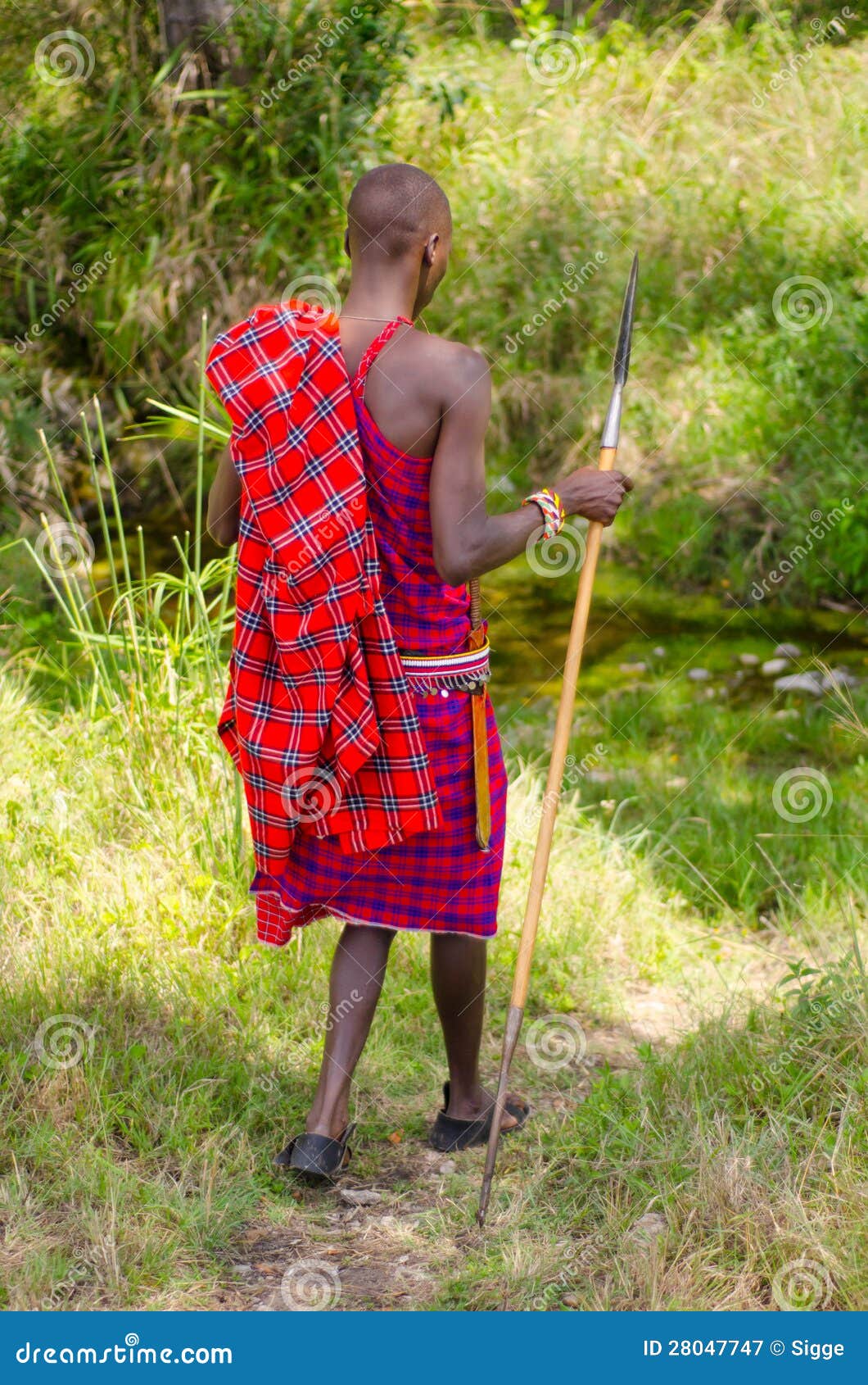 A Maasai Warrior Starts Fire The Traditional Way At A Manyatta In Kenya ...