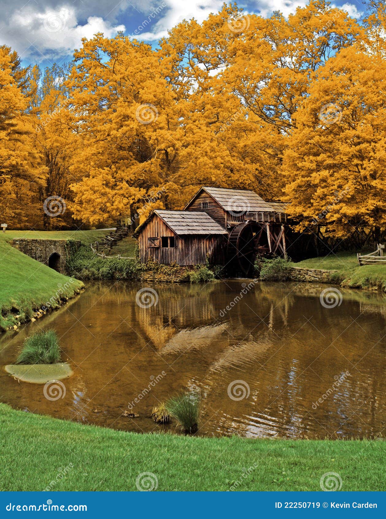 Mabry mill in autumn stock image. Image of foliage, reflection - 22250719