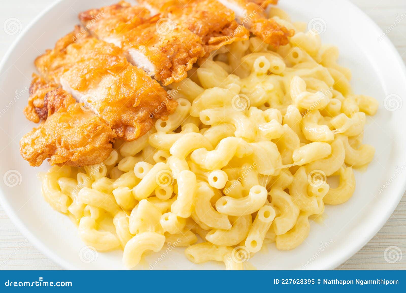Mac E Queijo Com Frango Frito Imagem de Stock - Imagem de cozido ...