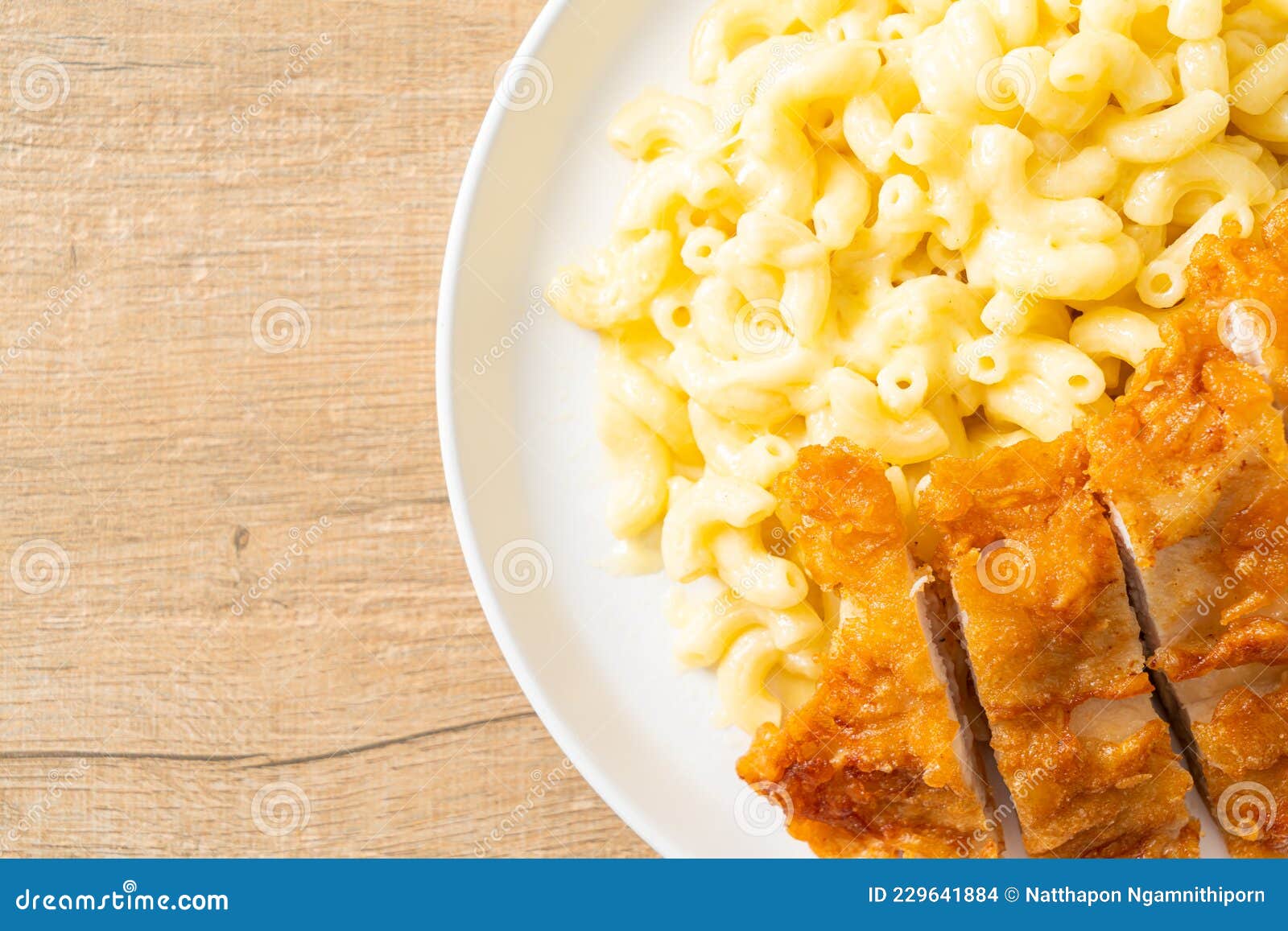 Mac E Queijo Com Frango Frito Foto de Stock - Imagem de restaurante ...