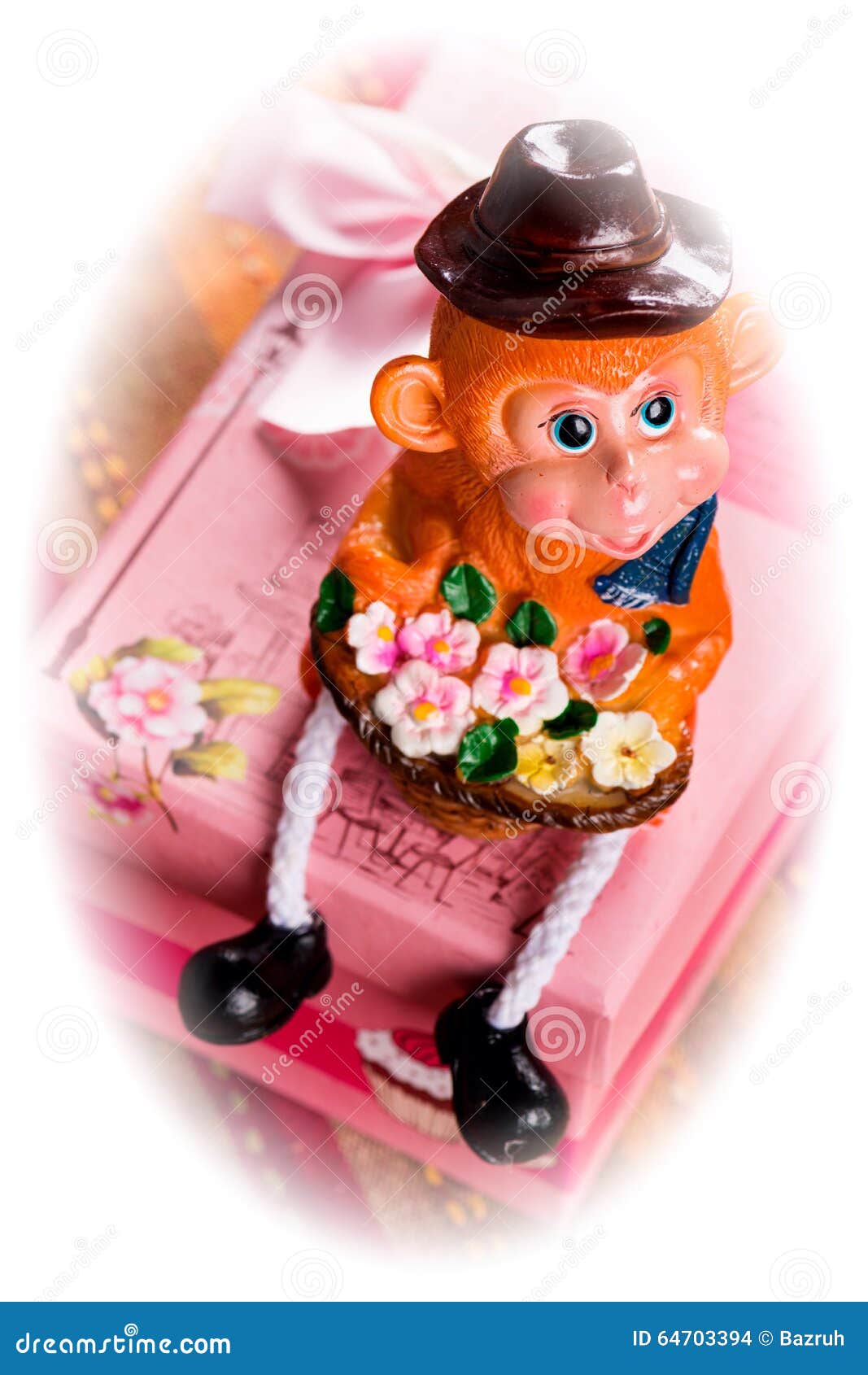 Macaco Com O Presente Na Caixa Cor-de-rosa Foto Tonificada Foto de ...