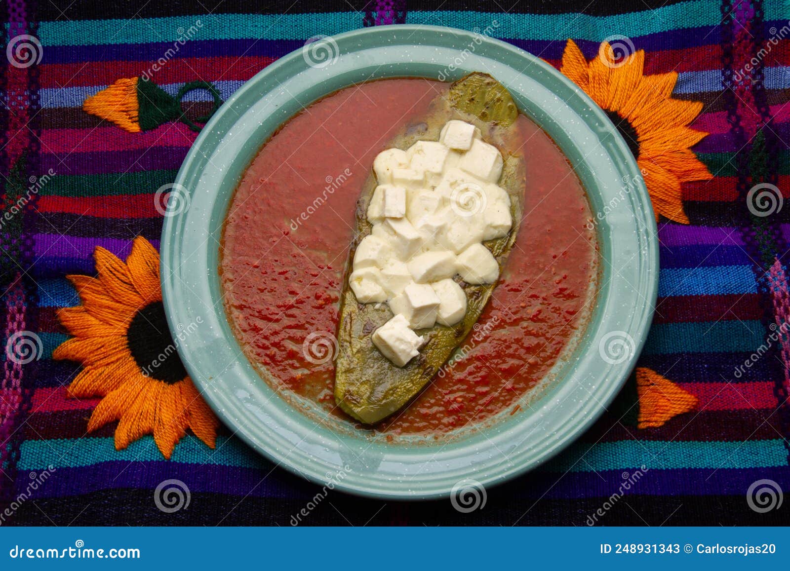 Macacos Grelhados Com Queijo E Molho Vermelho. Comida Mexicana Imagem ...