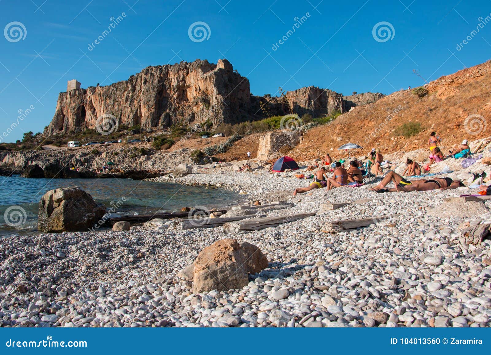 Macari imagen editorial. Imagen de italia, agua, piedra - 104013560