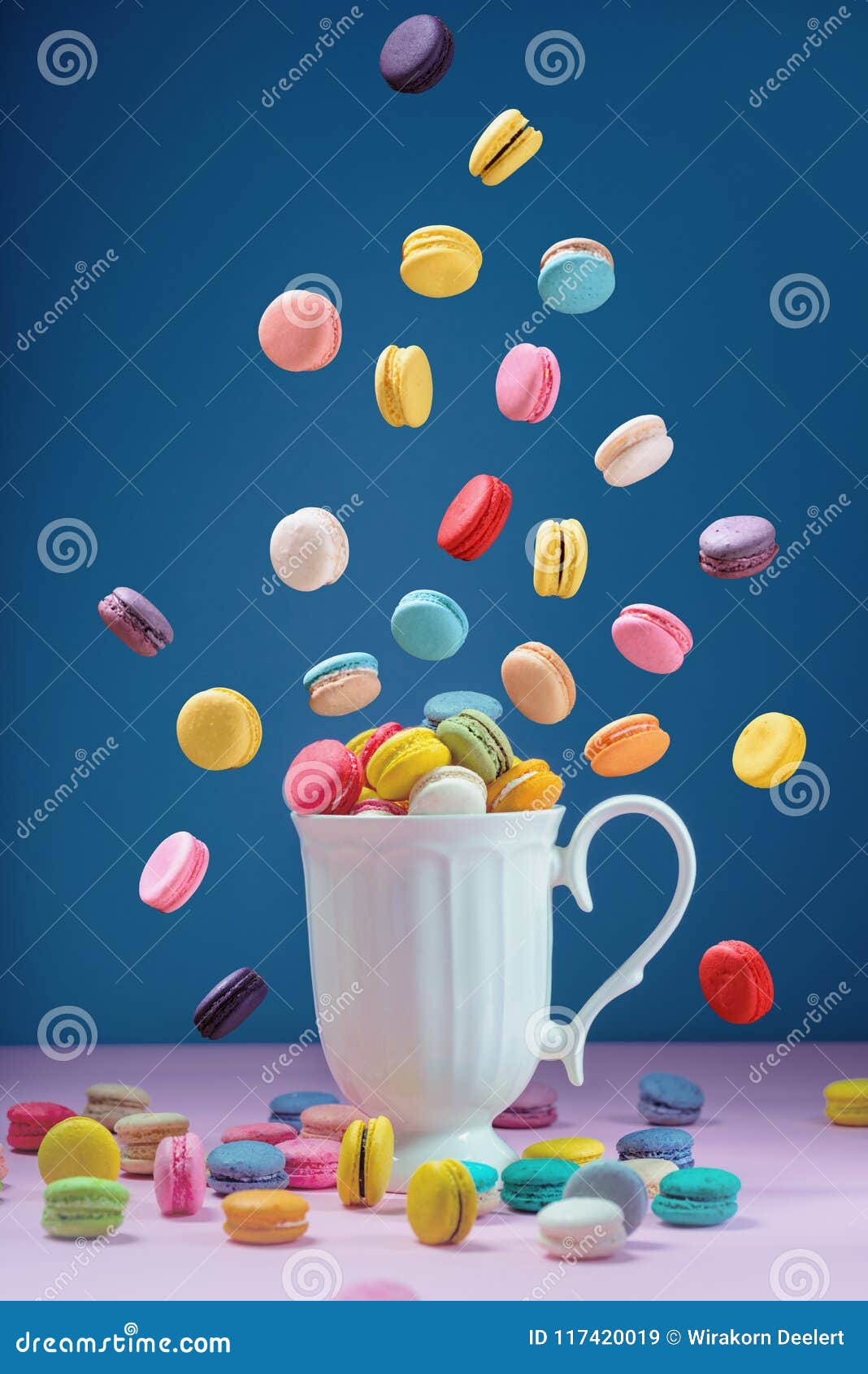 Macarons Coloridos O Hermoso Dulce Del Postre De Los Macarrones a Comer ...