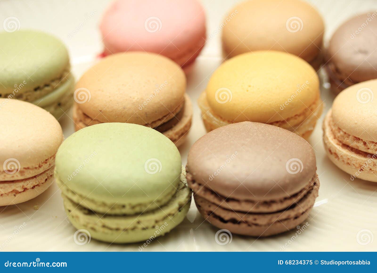 Macarons En Colores En Colores Pastel Imagen de archivo - Imagen de ...