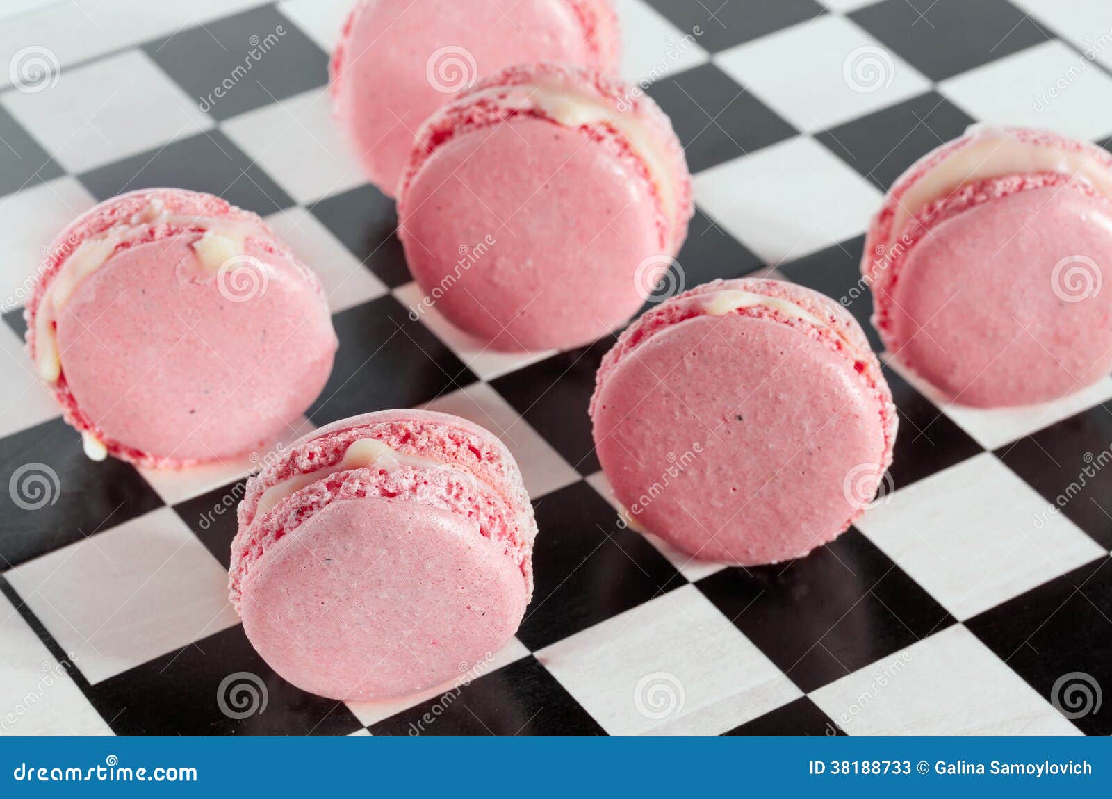 Macarons Franceses Cor-de-rosa Imagem de Stock - Imagem de jogo, passas ...