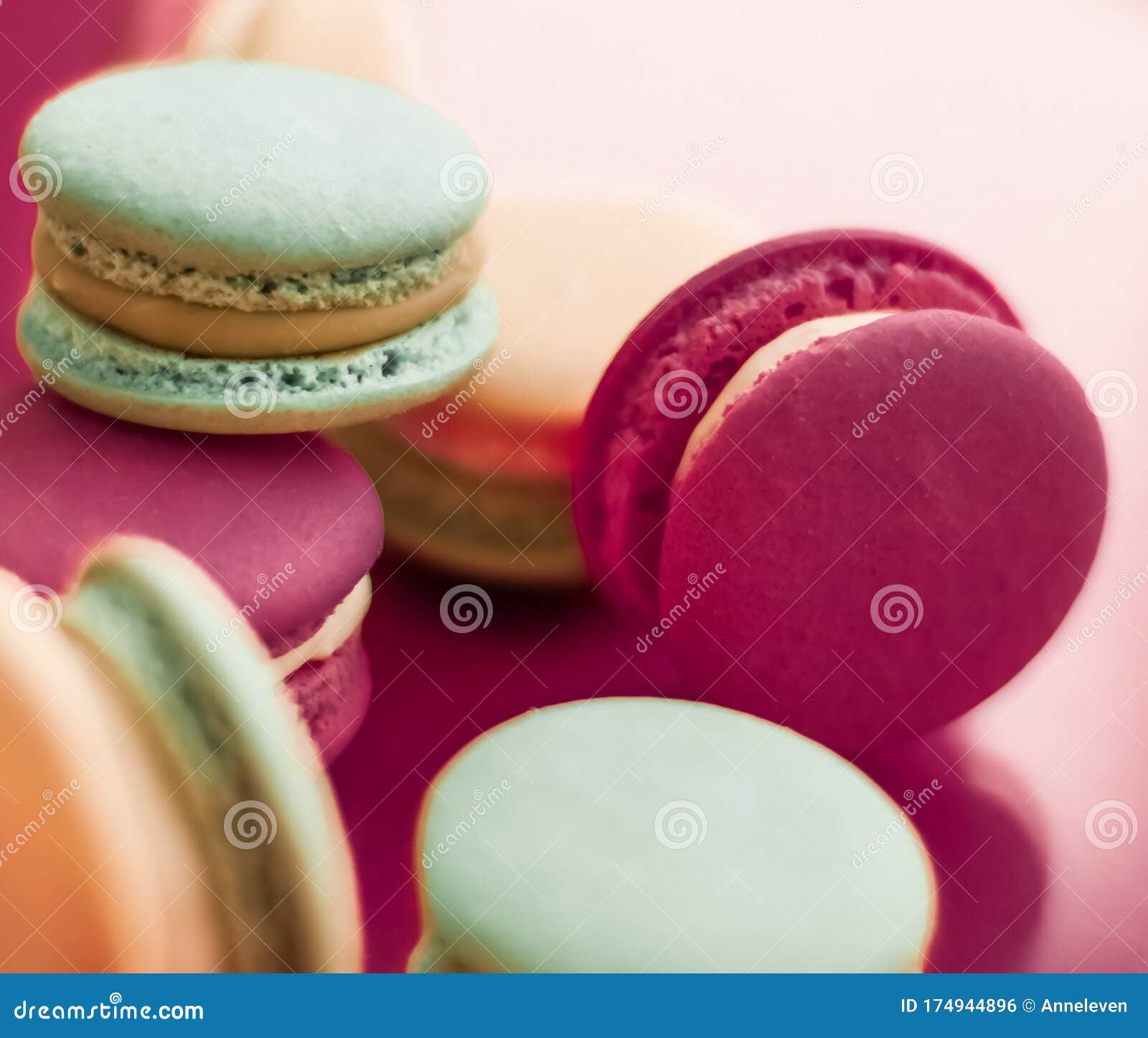 Macarons Franceses Dulce Comida Y Postre Foto de archivo - Imagen de ...