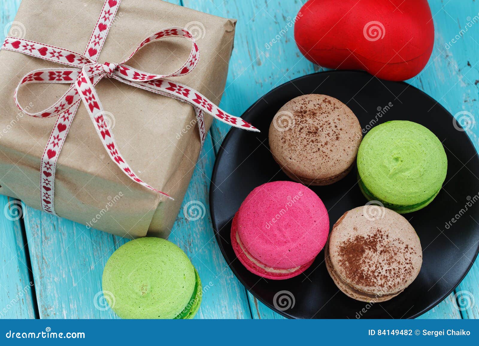 Macaroon Cakes in a Box and Gift Stock Photo - Image of gift, macaroon ...