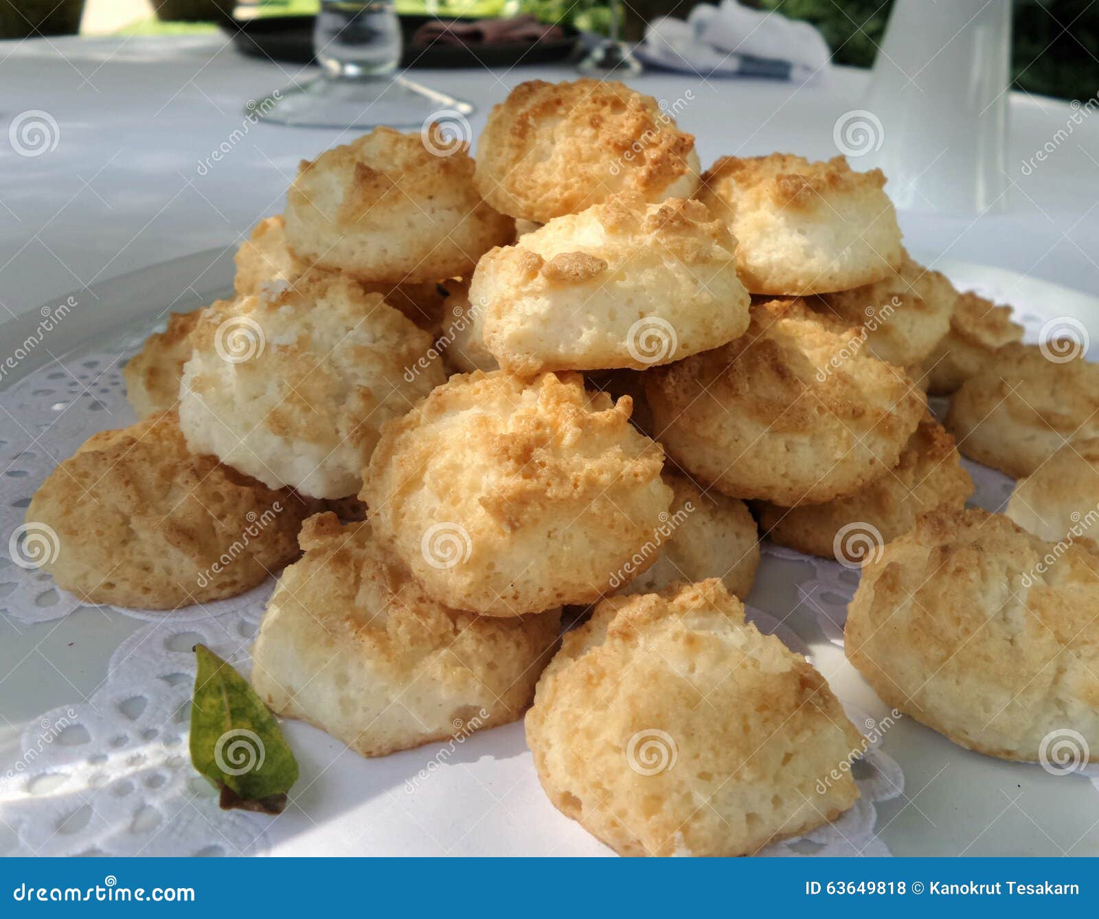 Macarrones De Coco Frescos Del Horno Foto de archivo - Imagen de ...
