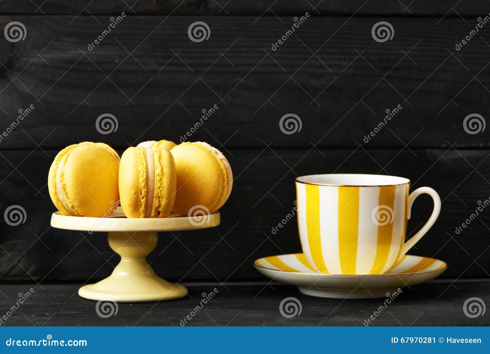 Macarrones Deliciosos Franceses Del Postre Imagen de archivo - Imagen ...