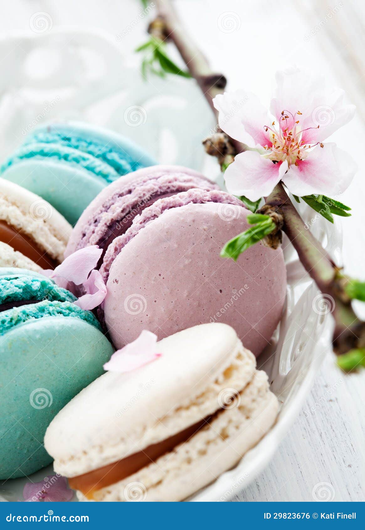 Macarrones franceses foto de archivo. Imagen de postre - 29823676