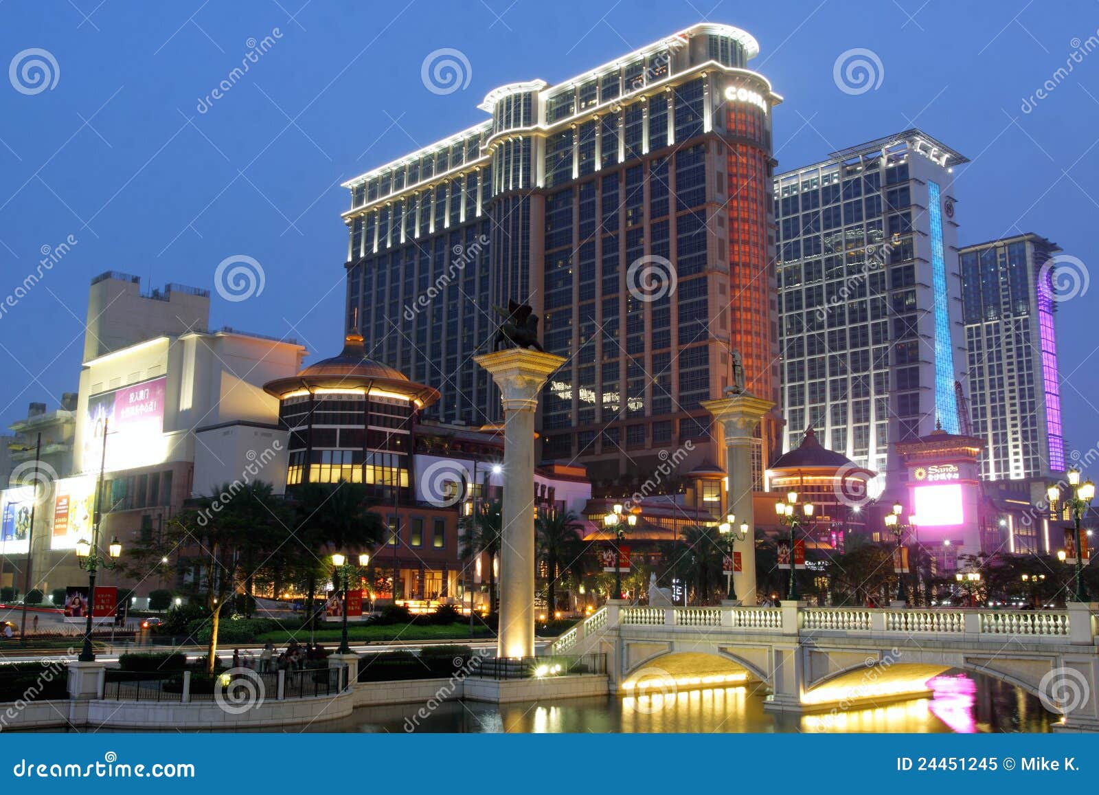Macau : Sands Contai Central Editorial Image - Image of clock, biggest ...