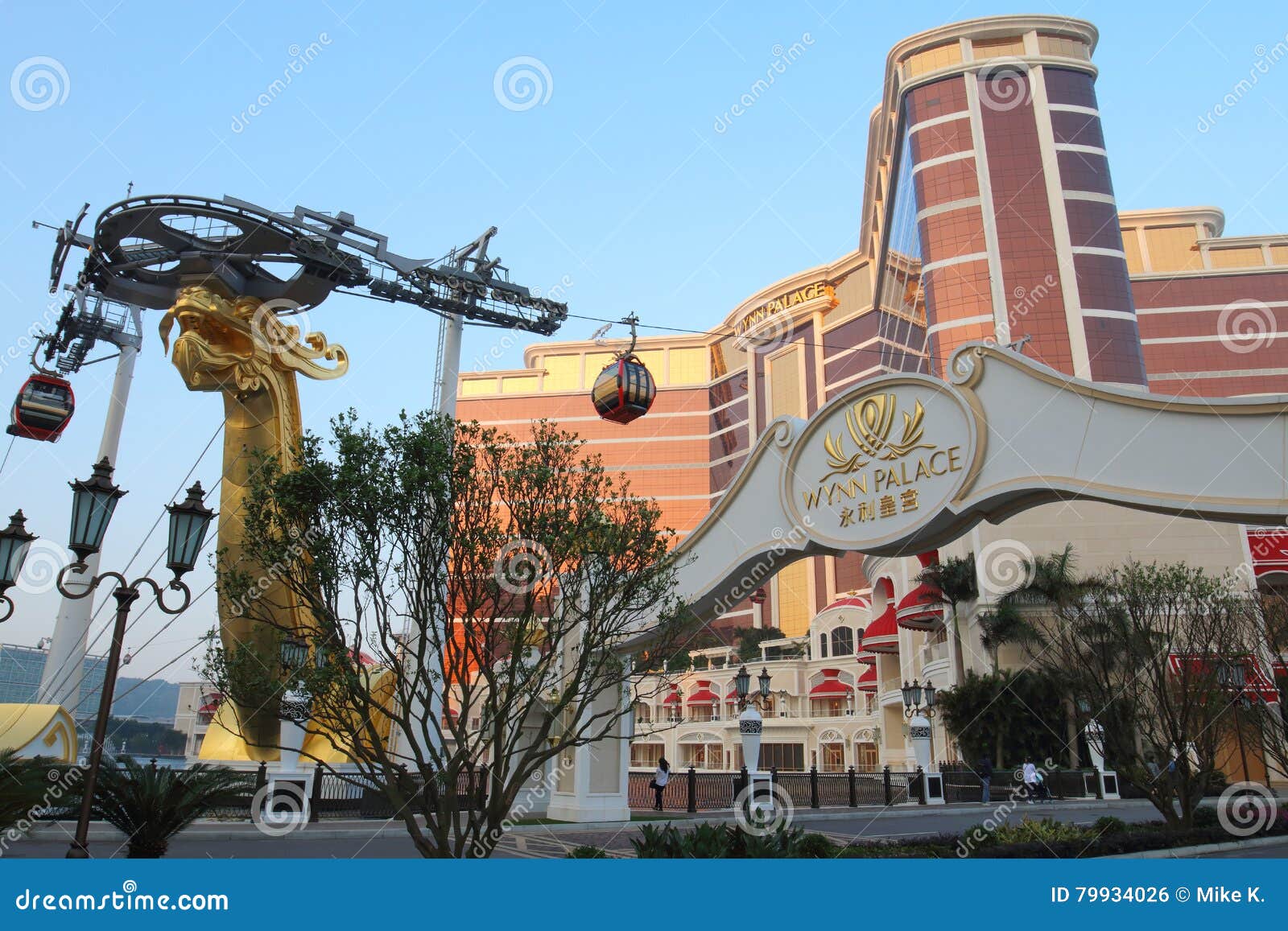 Macau : Wynn Palace editorial photo. Image of neon, resort - 79934026