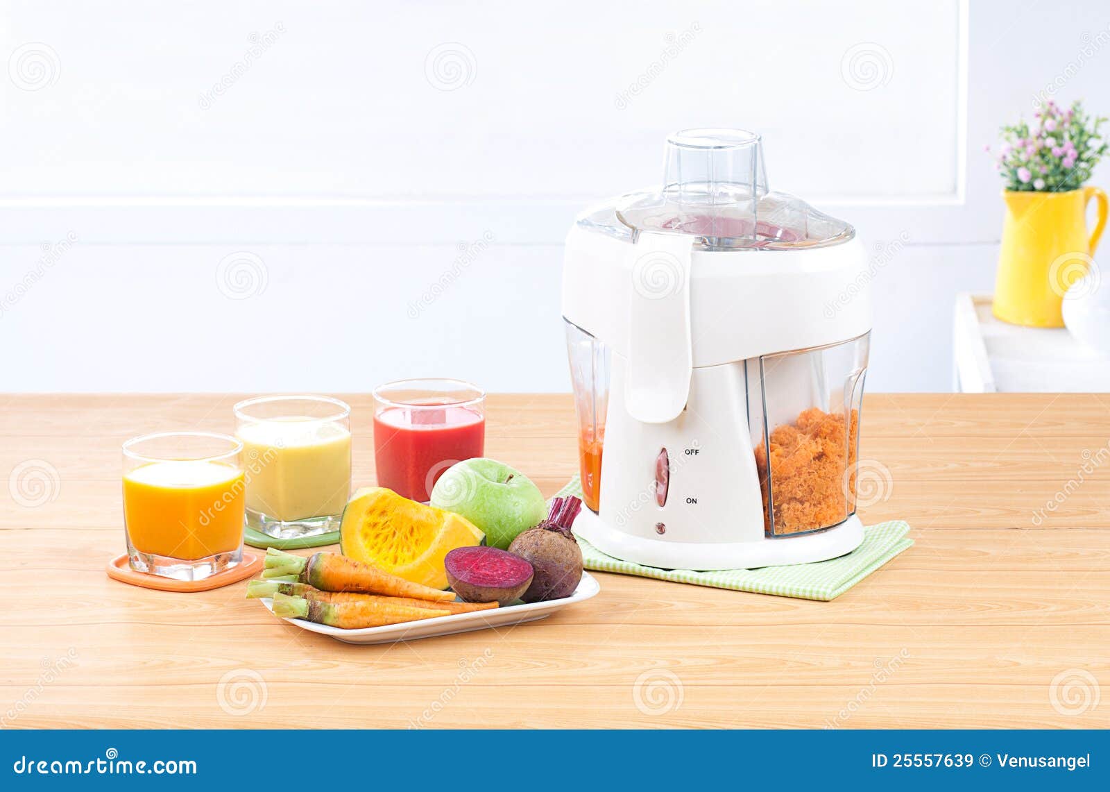 Macchina Dell'estrattore Della Spremuta Immagine Stock - Immagine di ...