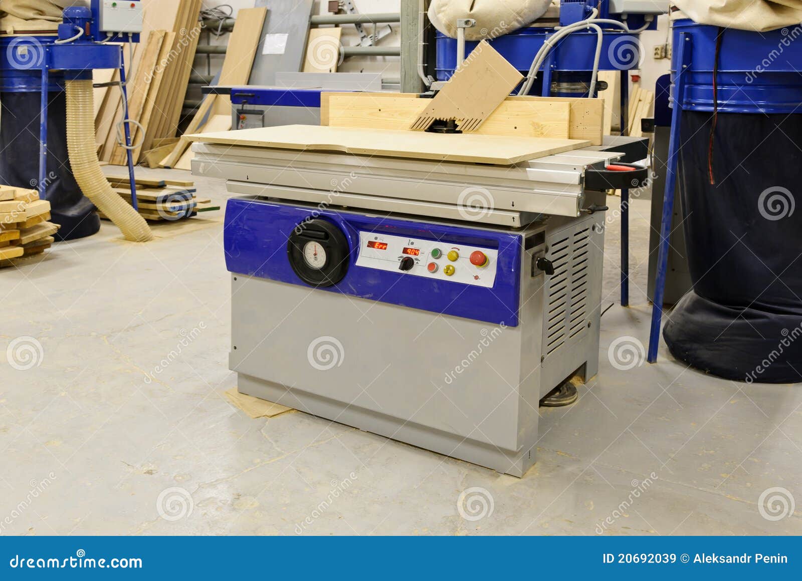 Macchina Per Elaborare Legno Immagine Stock - Immagine di industria ...