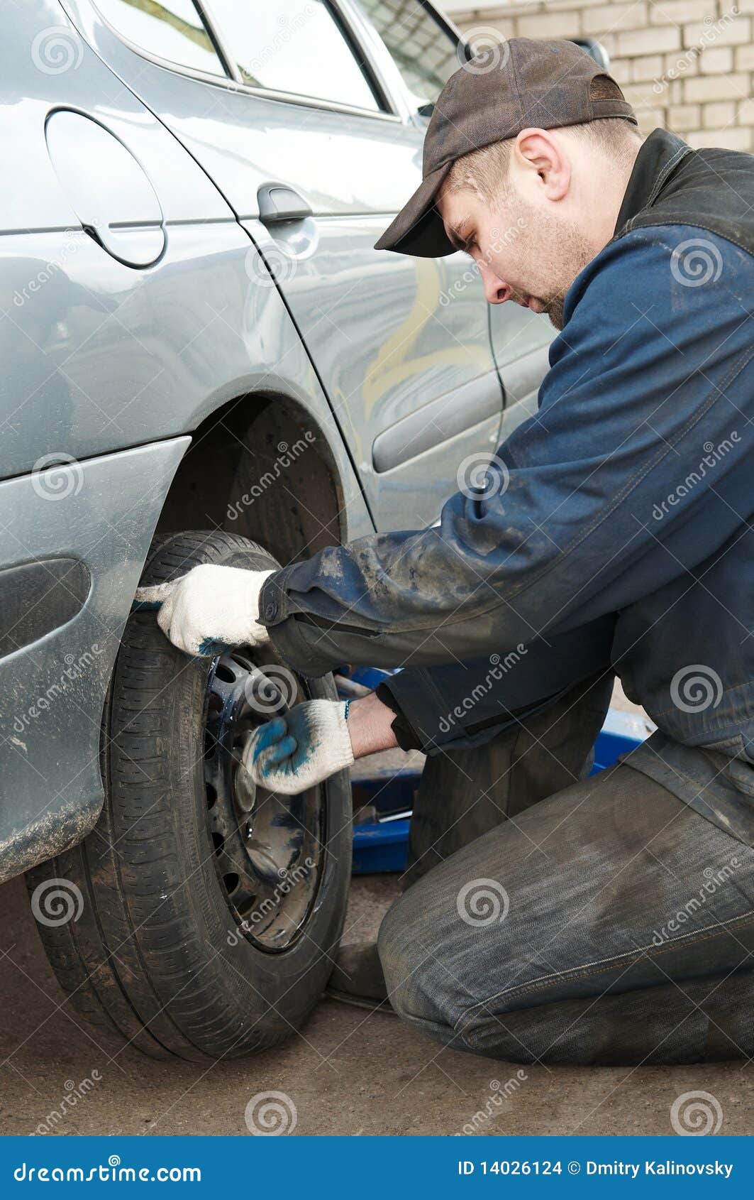 Machanic Repairman at Tyre Replacement Stock Photo - Image of service ...