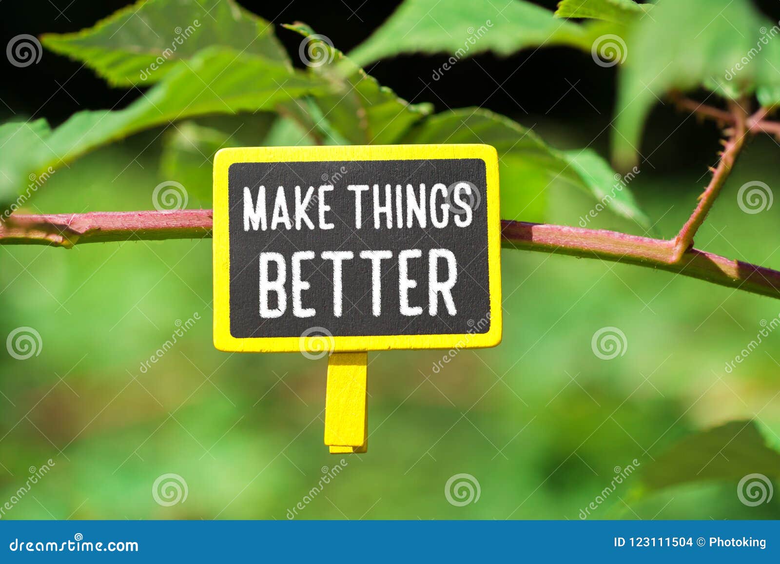 Machen Sie Sachen Besser an Bord Stockfoto - Bild von zeichen ... Machen Sie Sachen Besser an Bord Stockfoto - Bild von zeichen ...