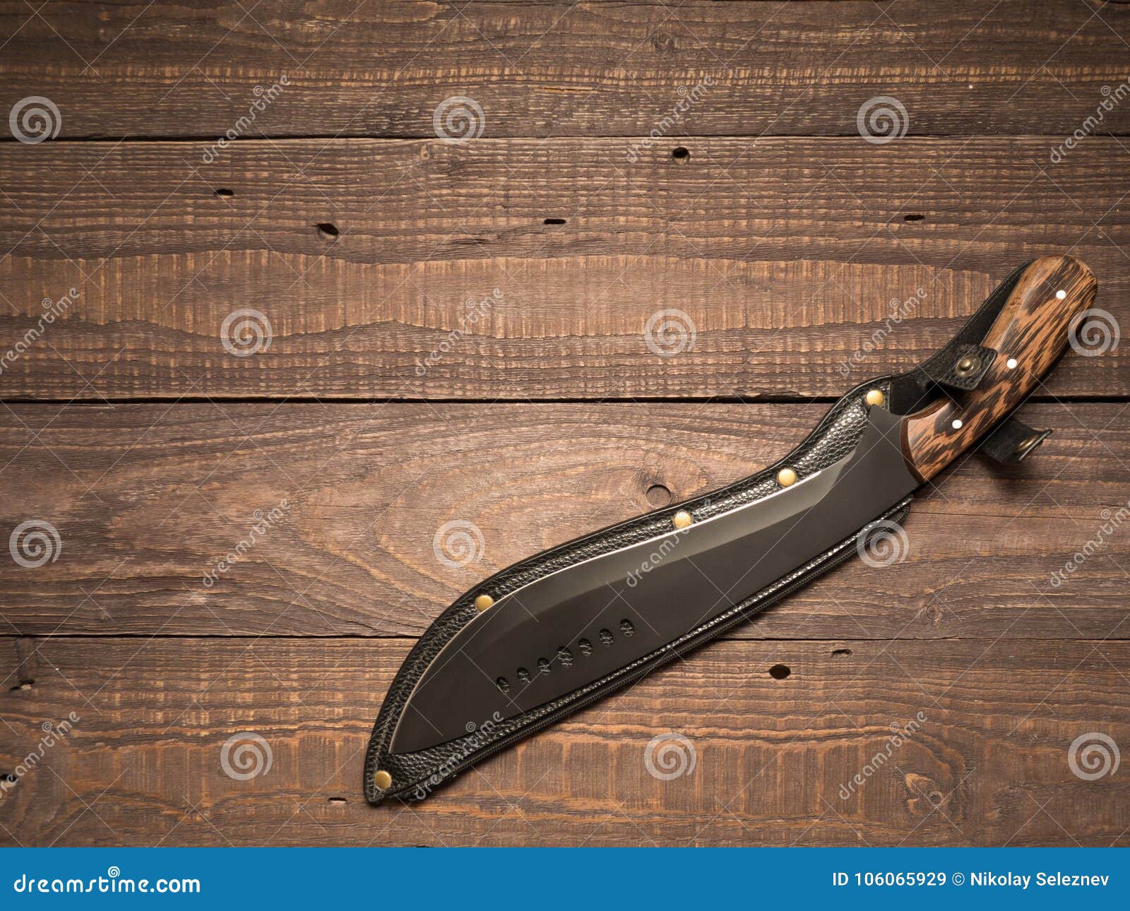 Machete on a wooden table stock image. Image of sharp - 106065929