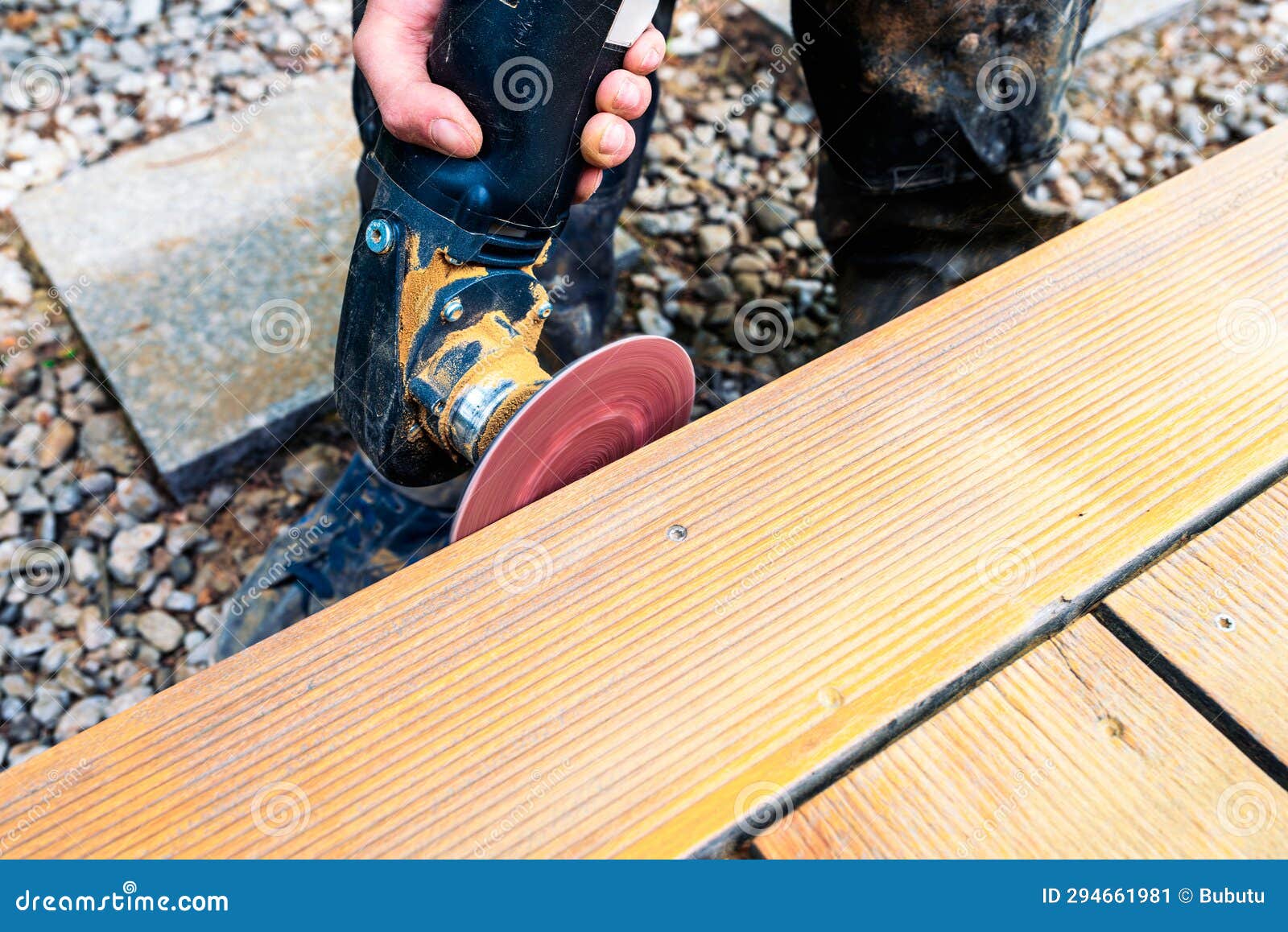 Machine Cleaning of a Wooden Terrace - Dry Method - Grinding the Boards ...