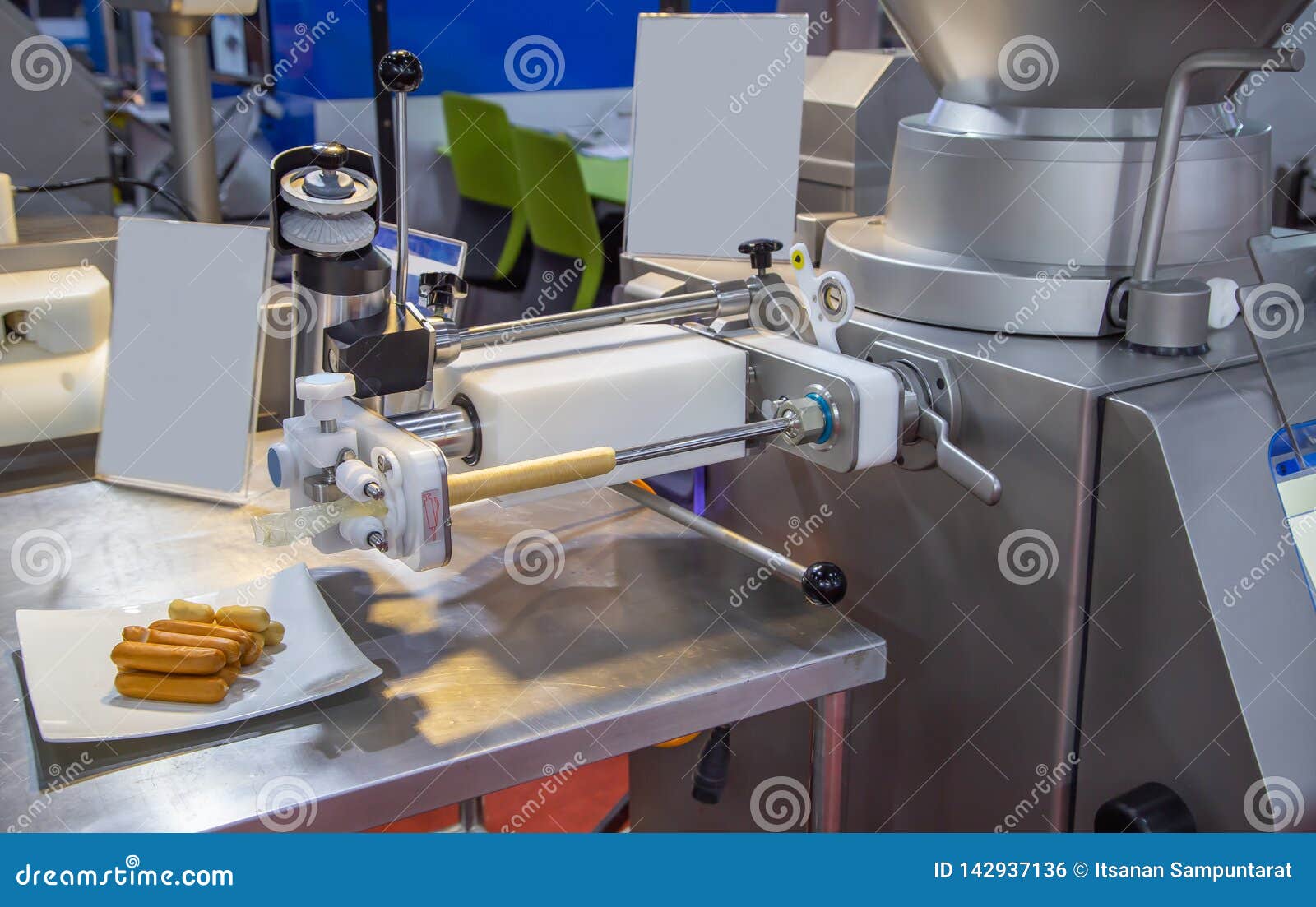 Machine De Bourrage De Saucisse Photo stock - Image du fabrication ...