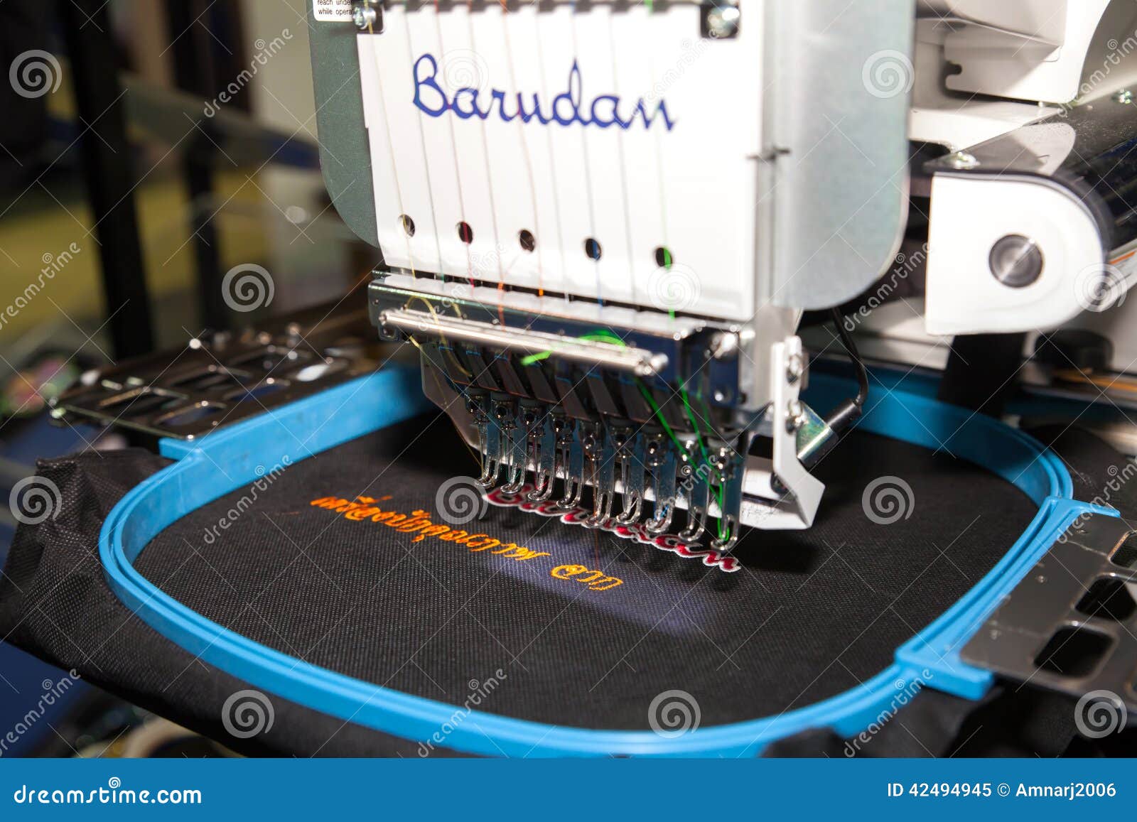 Machine de broderie image éditorial. Image du ligne, coton - 42494945