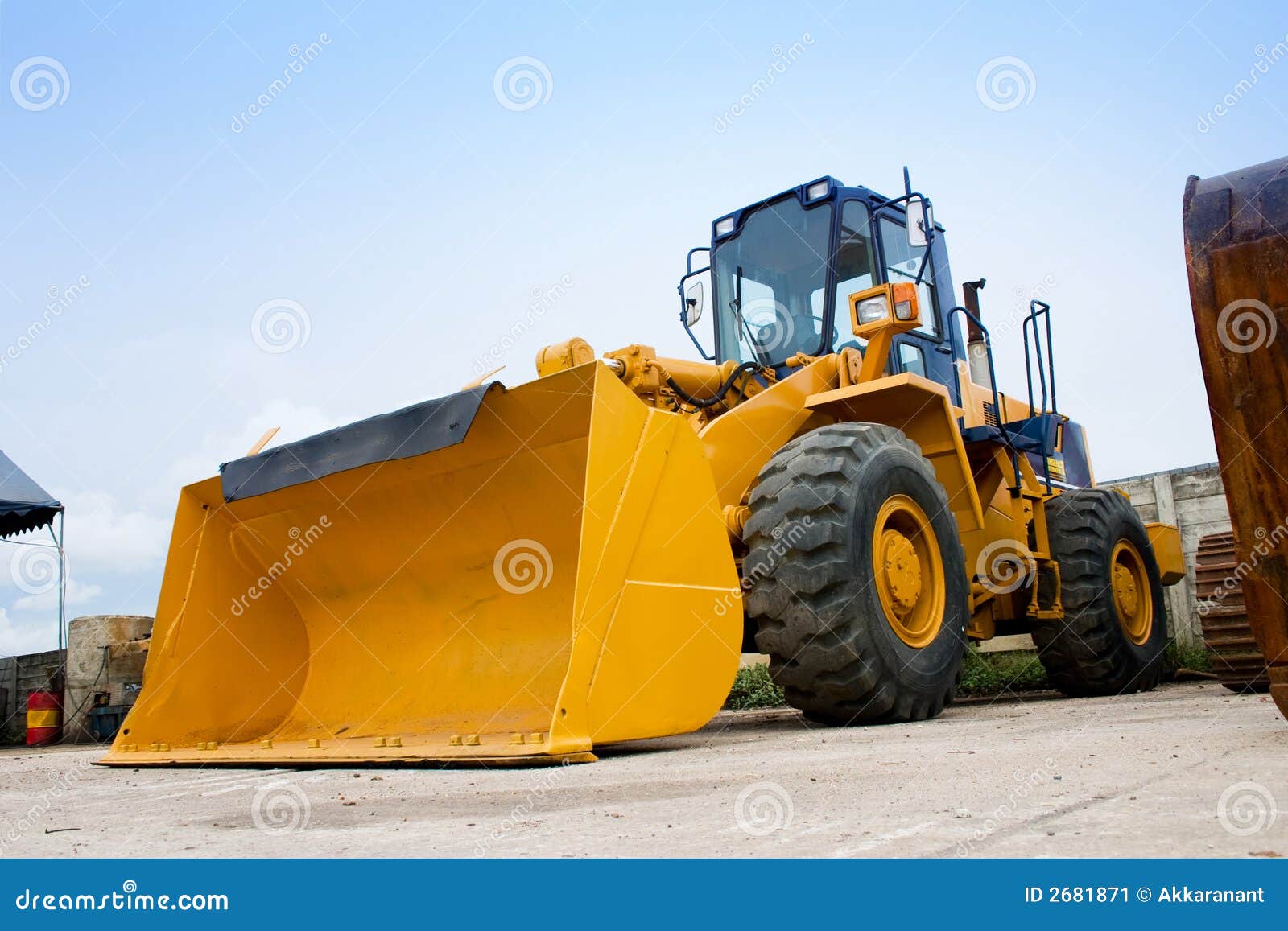 Machine De Chargeur De Roue Image stock - Image du endroit, mécanique ...