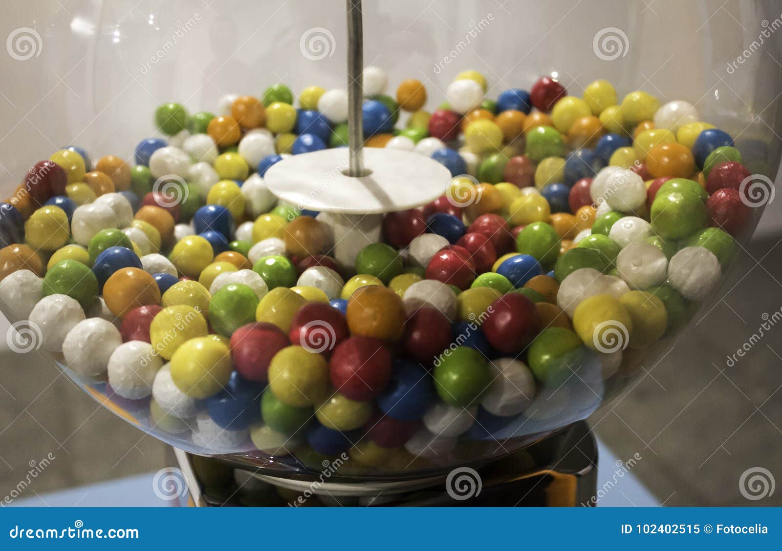 Machine de chewing-gum image stock. Image du fond, bille - 102402515