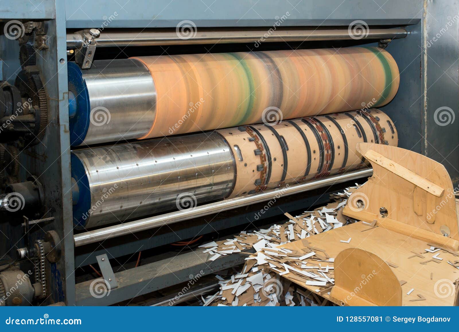 Machine De Fabrication De Cartons Image stock - Image du outil ...