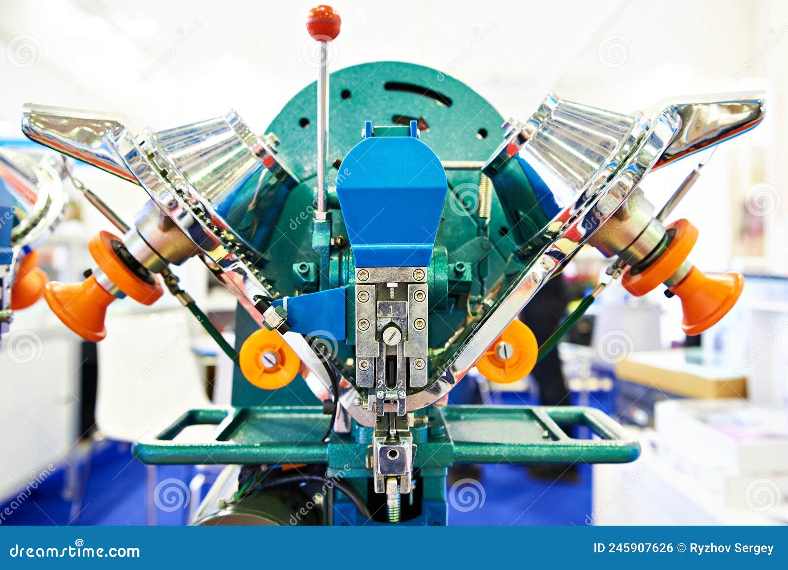 Machine De Fixation Industrielle Photo stock - Image du appuyer ...