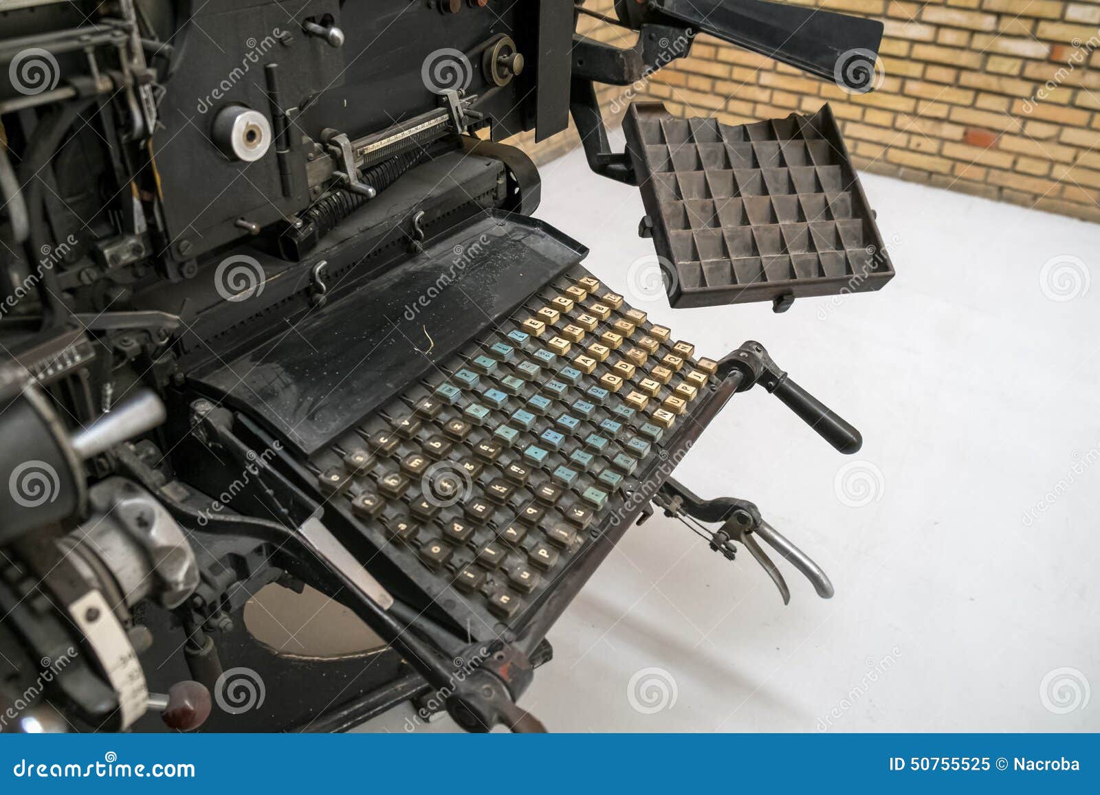 Machine de linotype image stock. Image du composition - 50755525