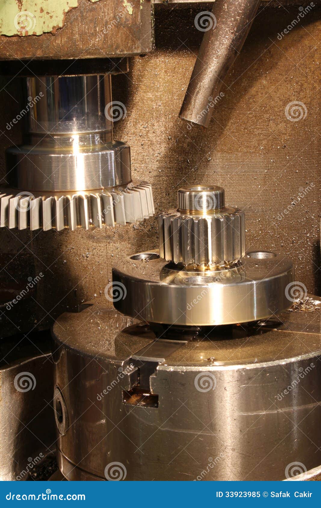 Machine de tour image stock. Image du grunge, tour, poussière - 33923985