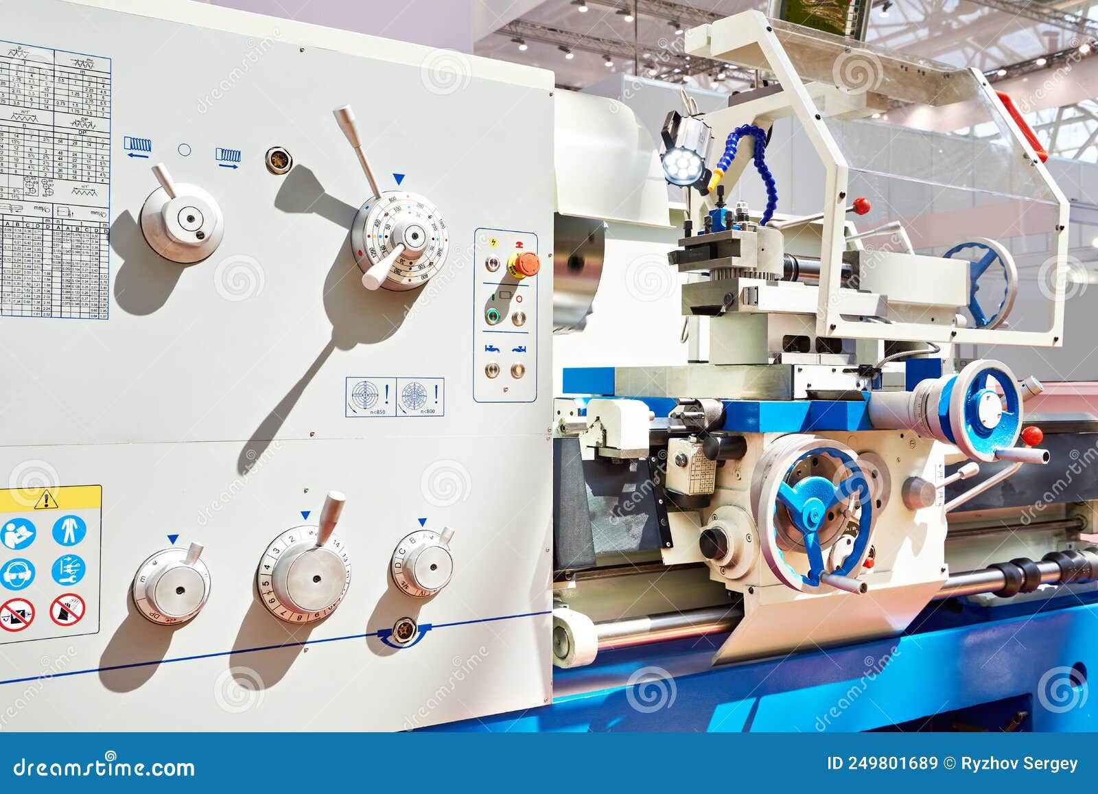 Machine de tour image stock. Image du industrie, inoxidable - 249801689