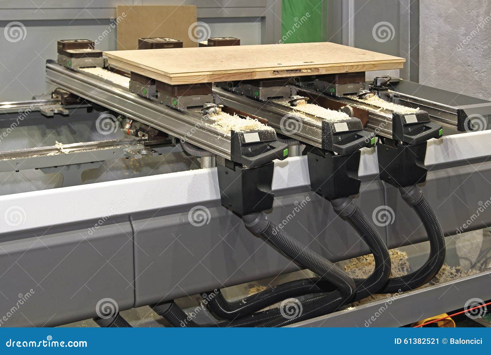 Machine de travail du bois image stock. Image du boyau - 61382521