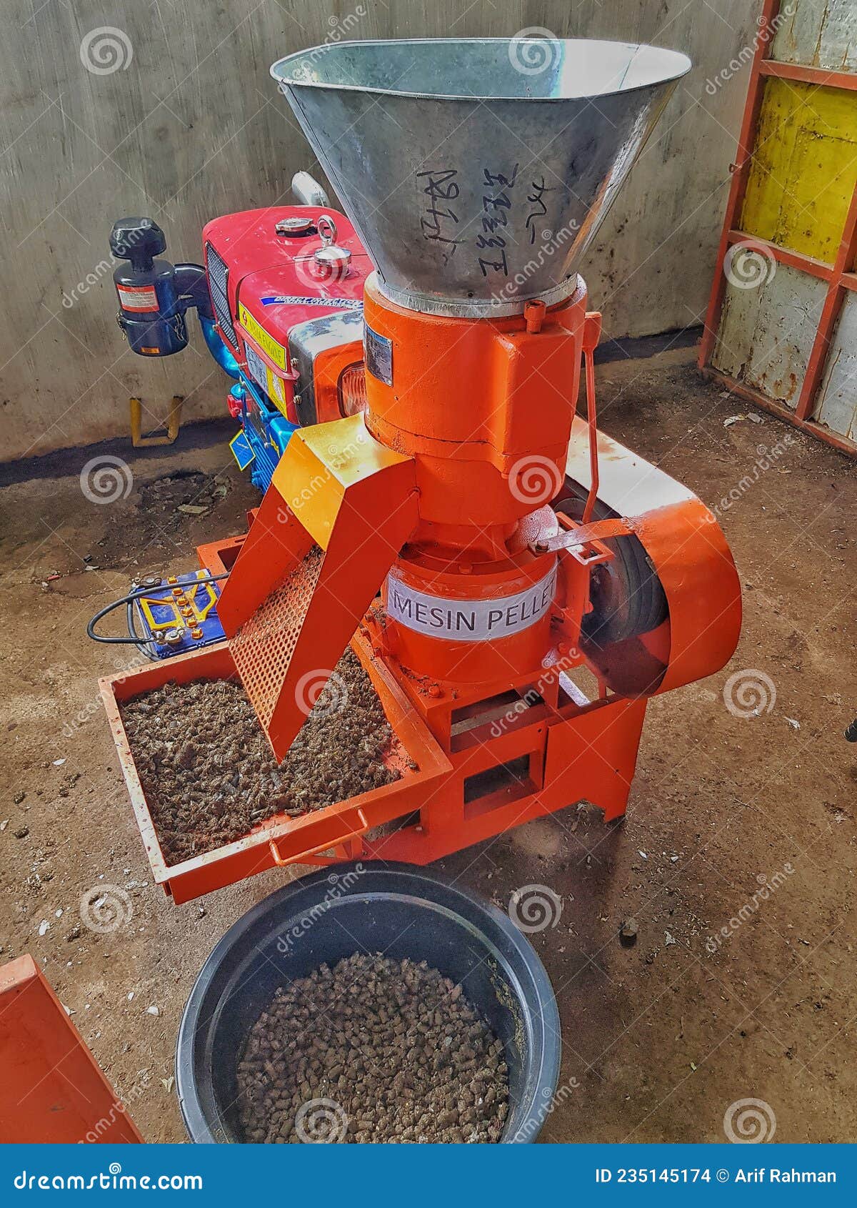 A Machine for Grinding Waste Stock Photo - Image of asphalt, bumper ...