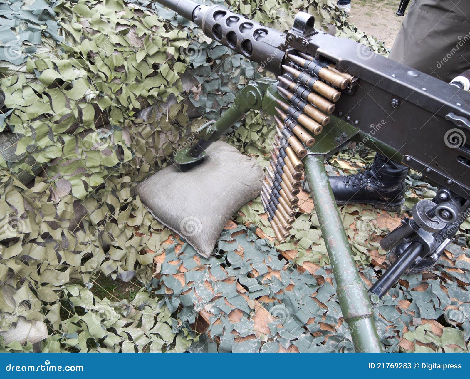 Machine gun stock image. Image of military, battlefield - 21769283