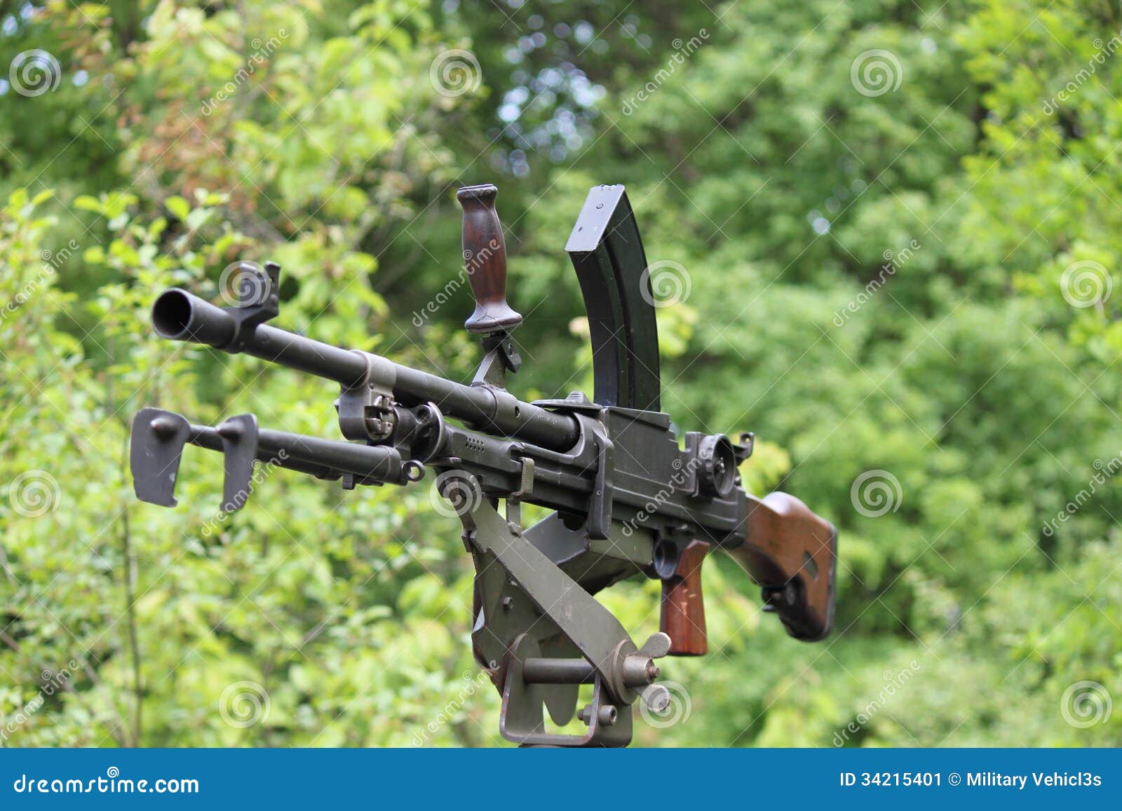 Machine gun 3 editorial photo. Image of machination, soldiers - 34215401