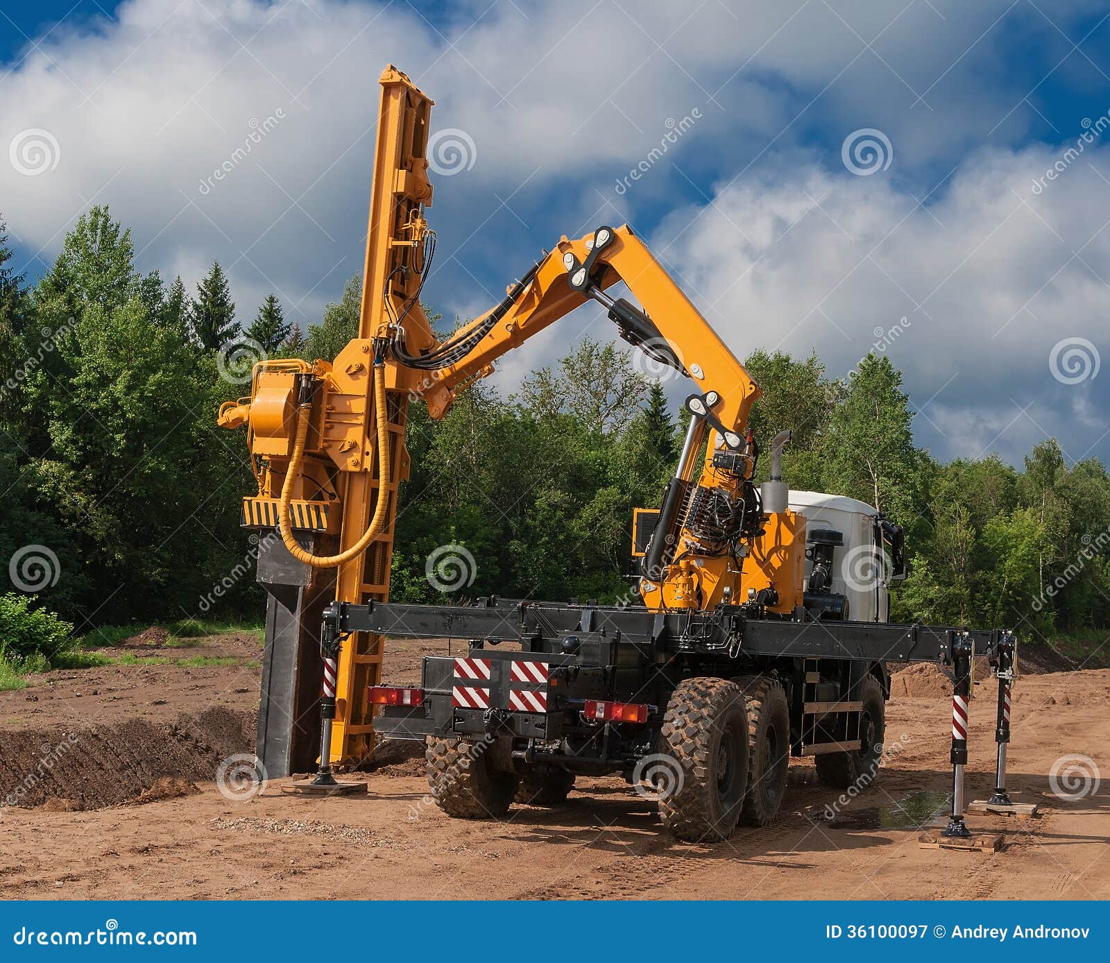 Machine vibration piling stock image. Image of drilling - 36100097