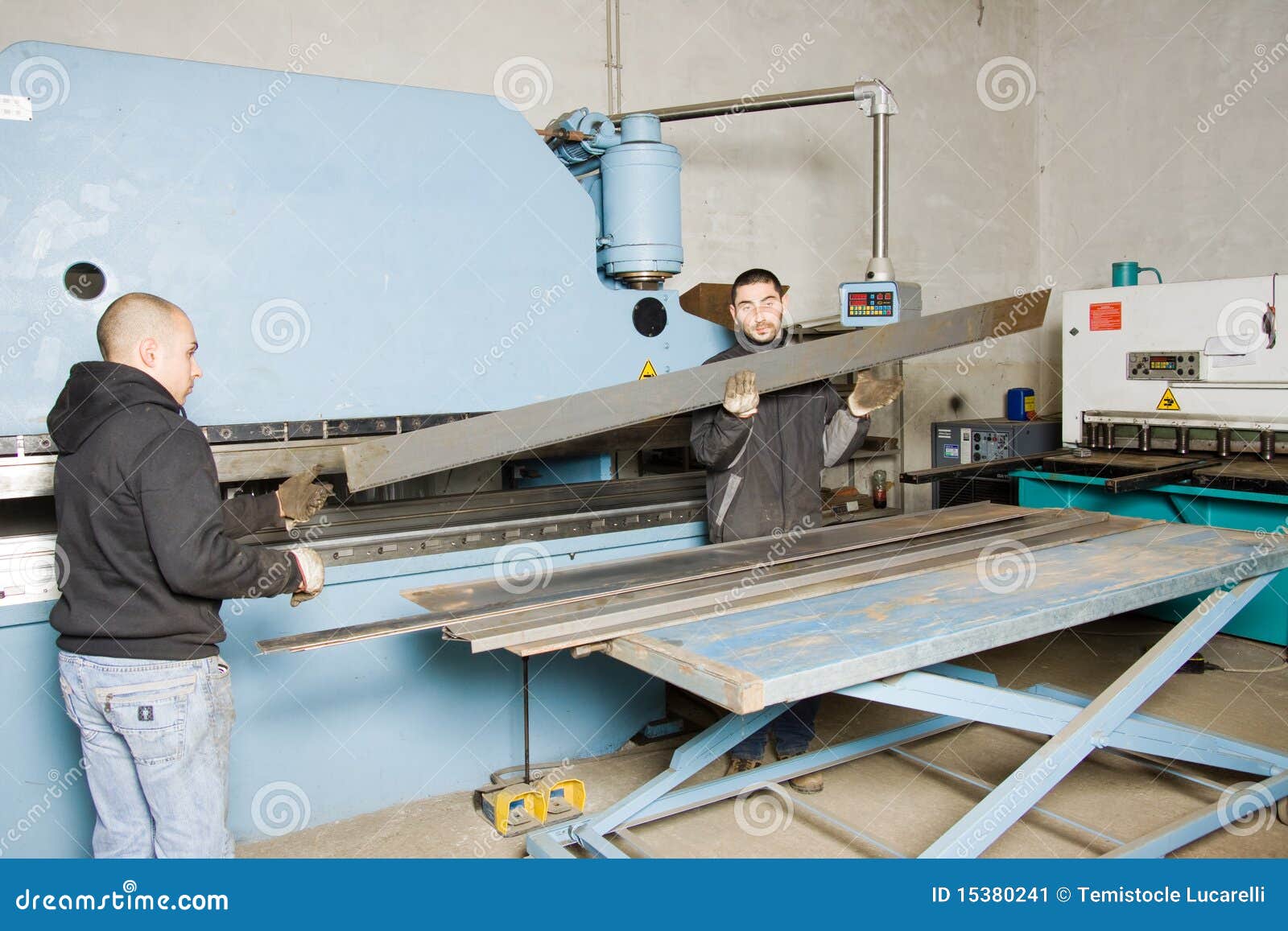 Machine Workers Picture. Image: 15380241