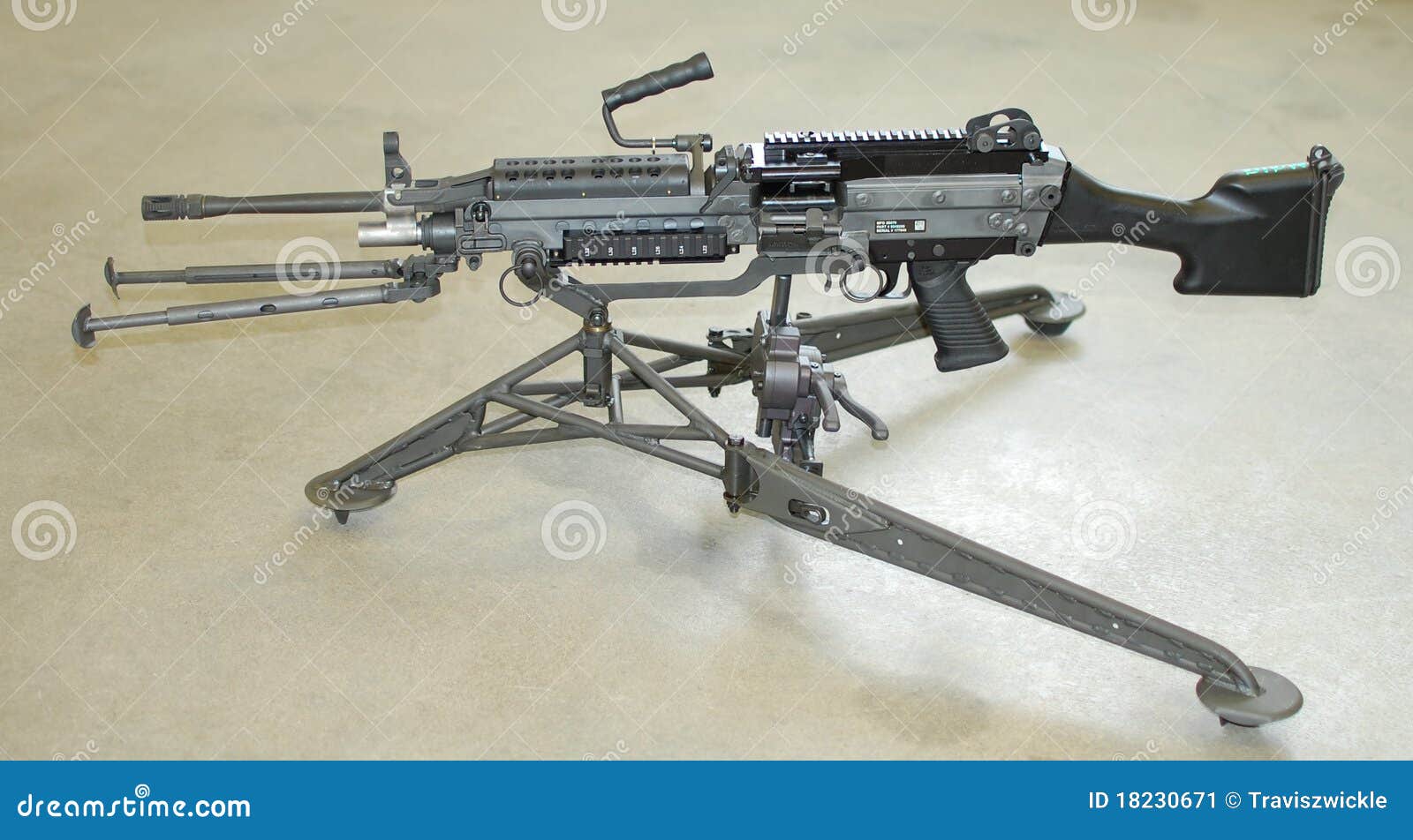 Machinegeweer stock afbeelding. Image of automatisch - 18230671