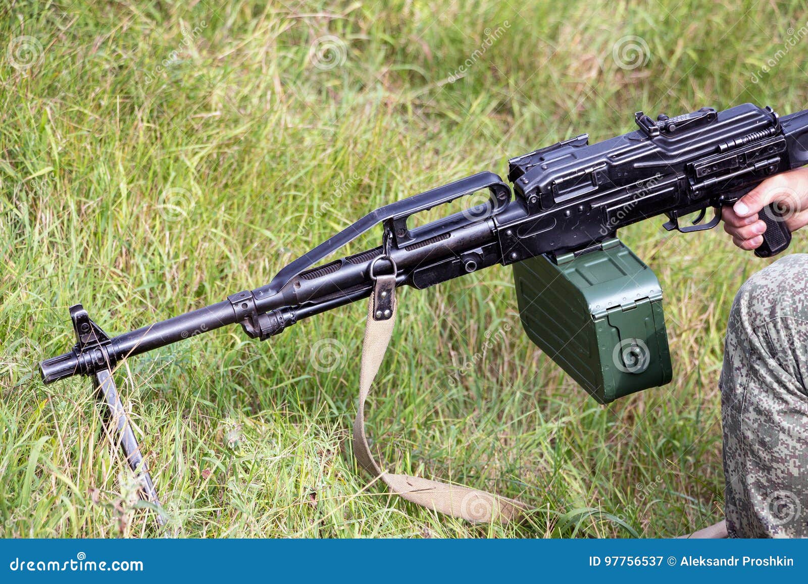 Machinegeweer Pecheneg stock afbeelding. Image of vuurwapens - 97756537