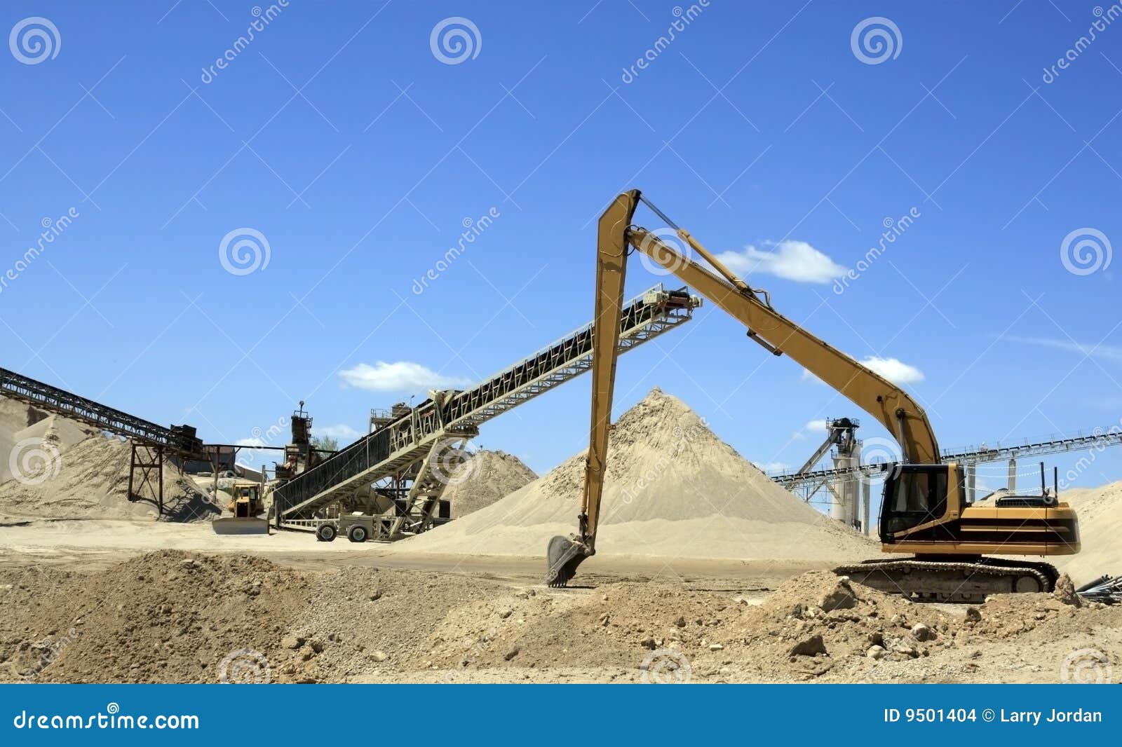 Machines De Mine De Gravier Photo stock - Image du poussée, machine ...
