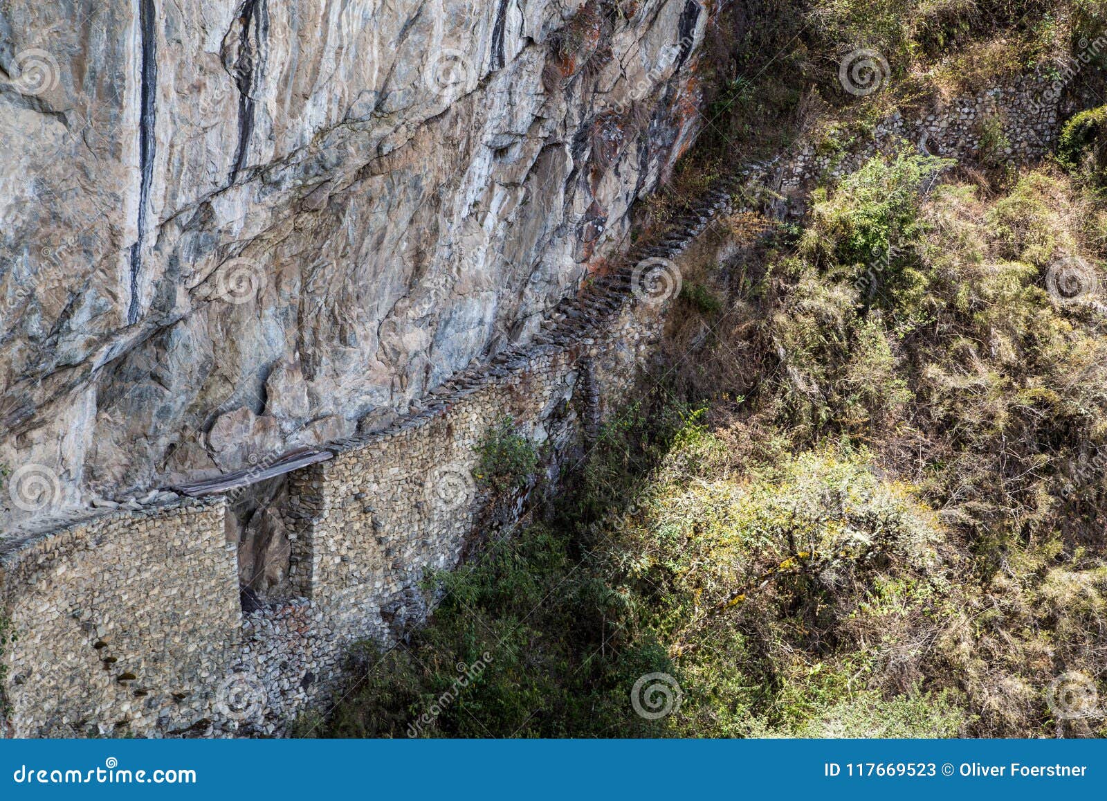 Machu Picchu Inca Bridge immagine stock. Immagine di montagna - 117669523