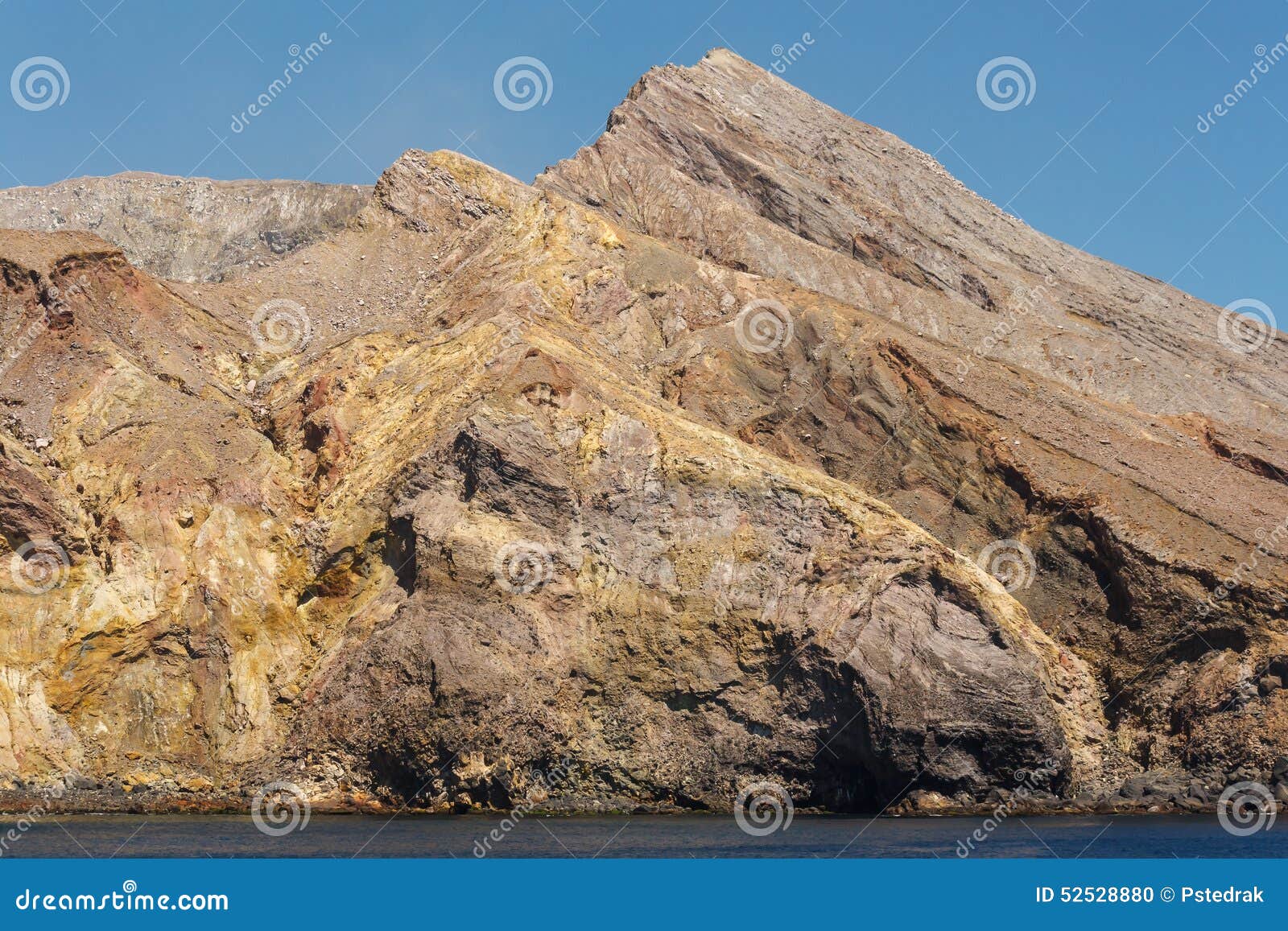 Macizo Rocoso En La Isla Blanca Foto de archivo - Imagen de derrumbado ...