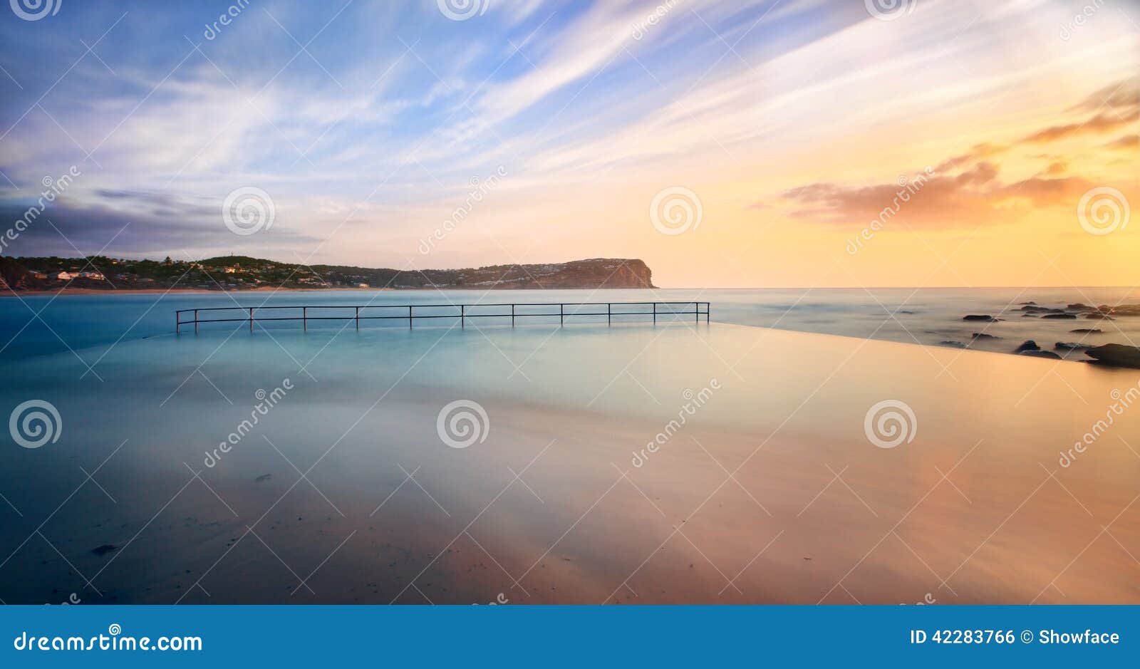 Macmasters Beach Pool at High Tide Stock Photo - Image of pool, blue ...