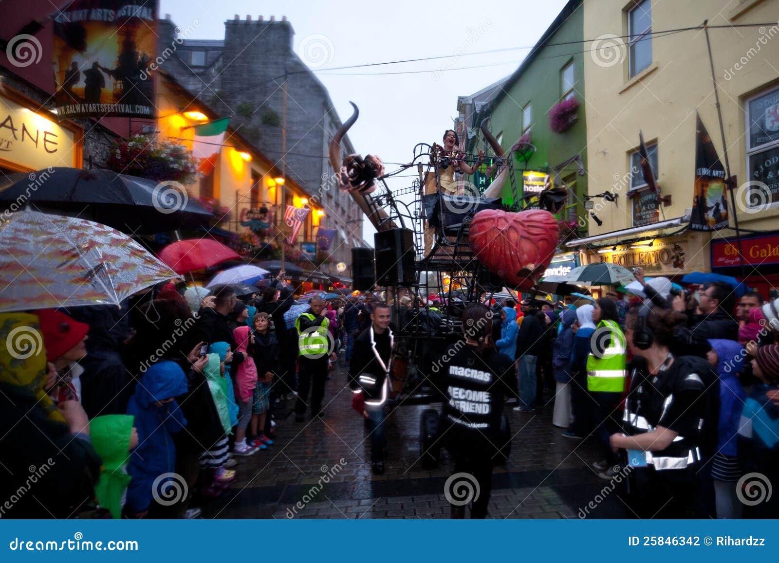 Macnas Parade editorial photography. Image of city, preople - 25846342