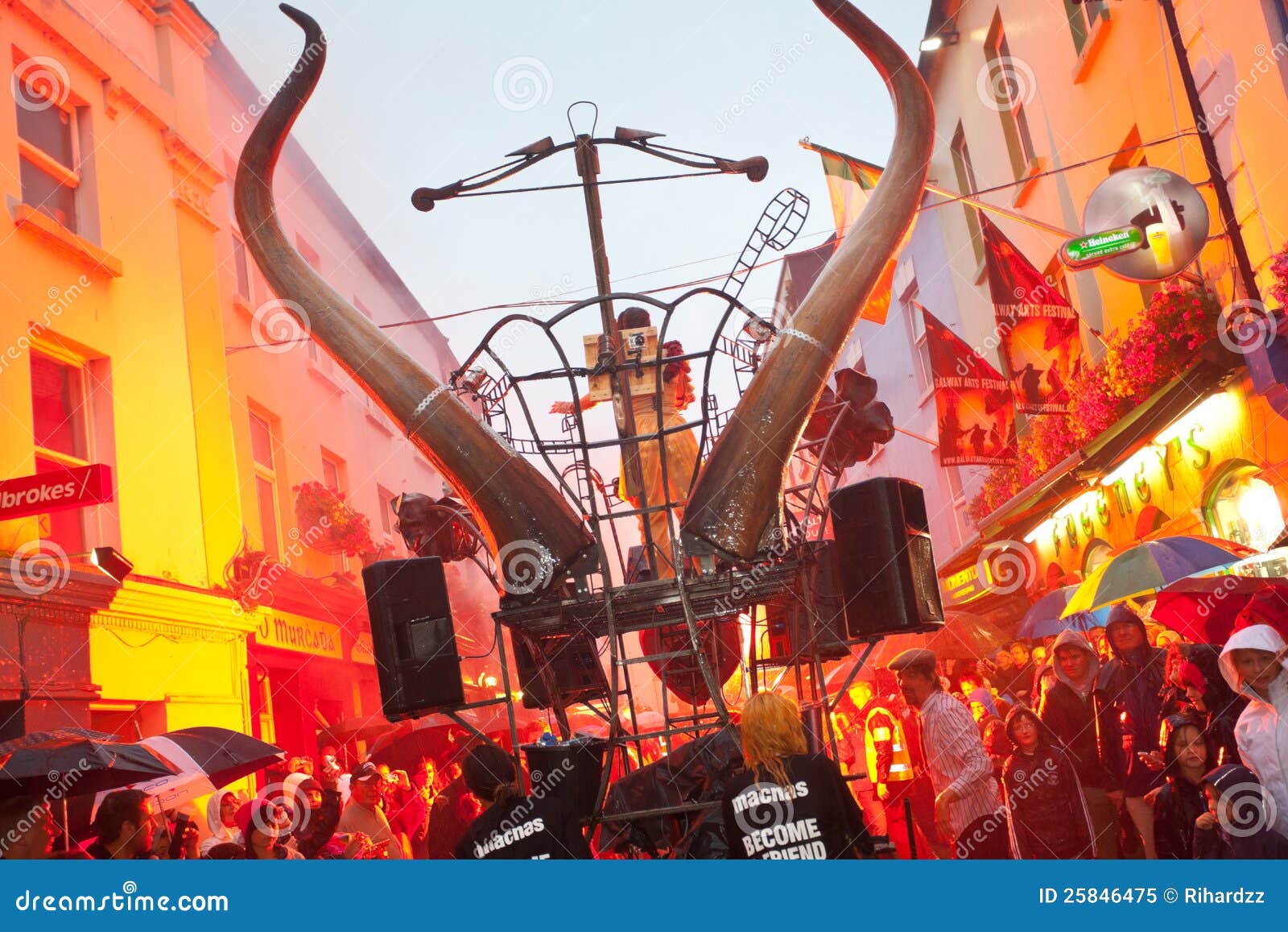 Macnas Parade editorial image. Image of ireland, pupet - 25846475